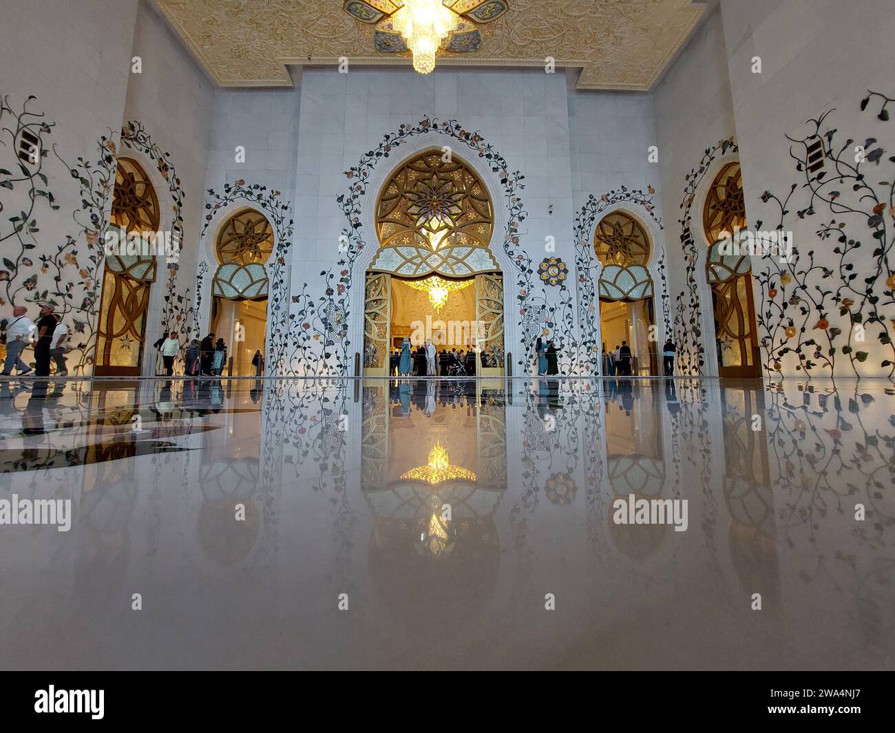 Interior of the Sheikh Zayed Grand Mosque Stock Photo - Alamy