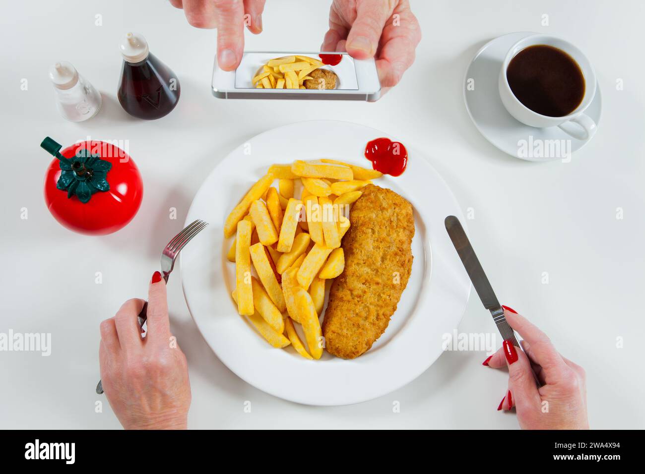 Photographing a fish and chips dinner Stock Photo - Alamy