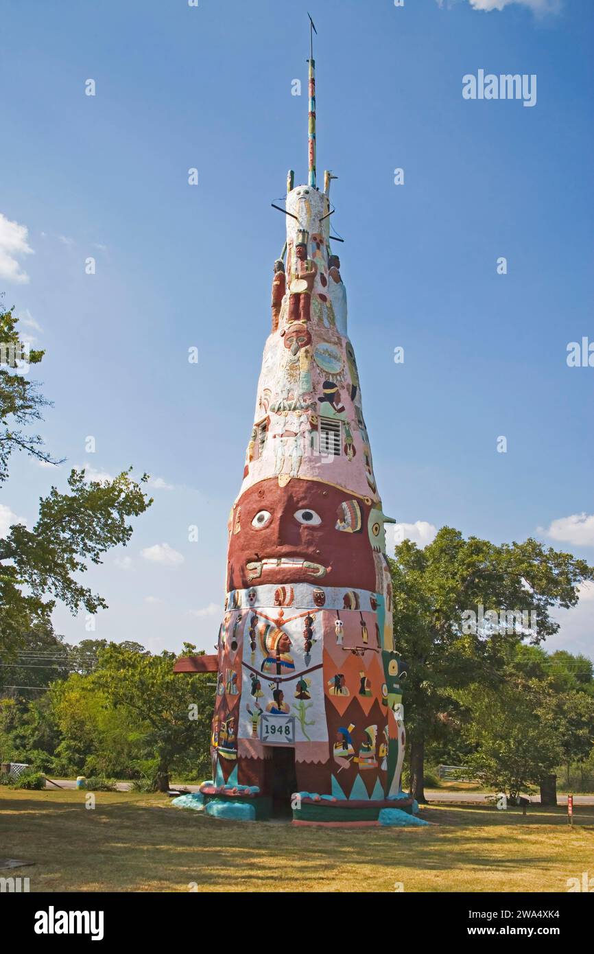 totem pole park in foyil on route 66 oklahoma Stock Photo - Alamy