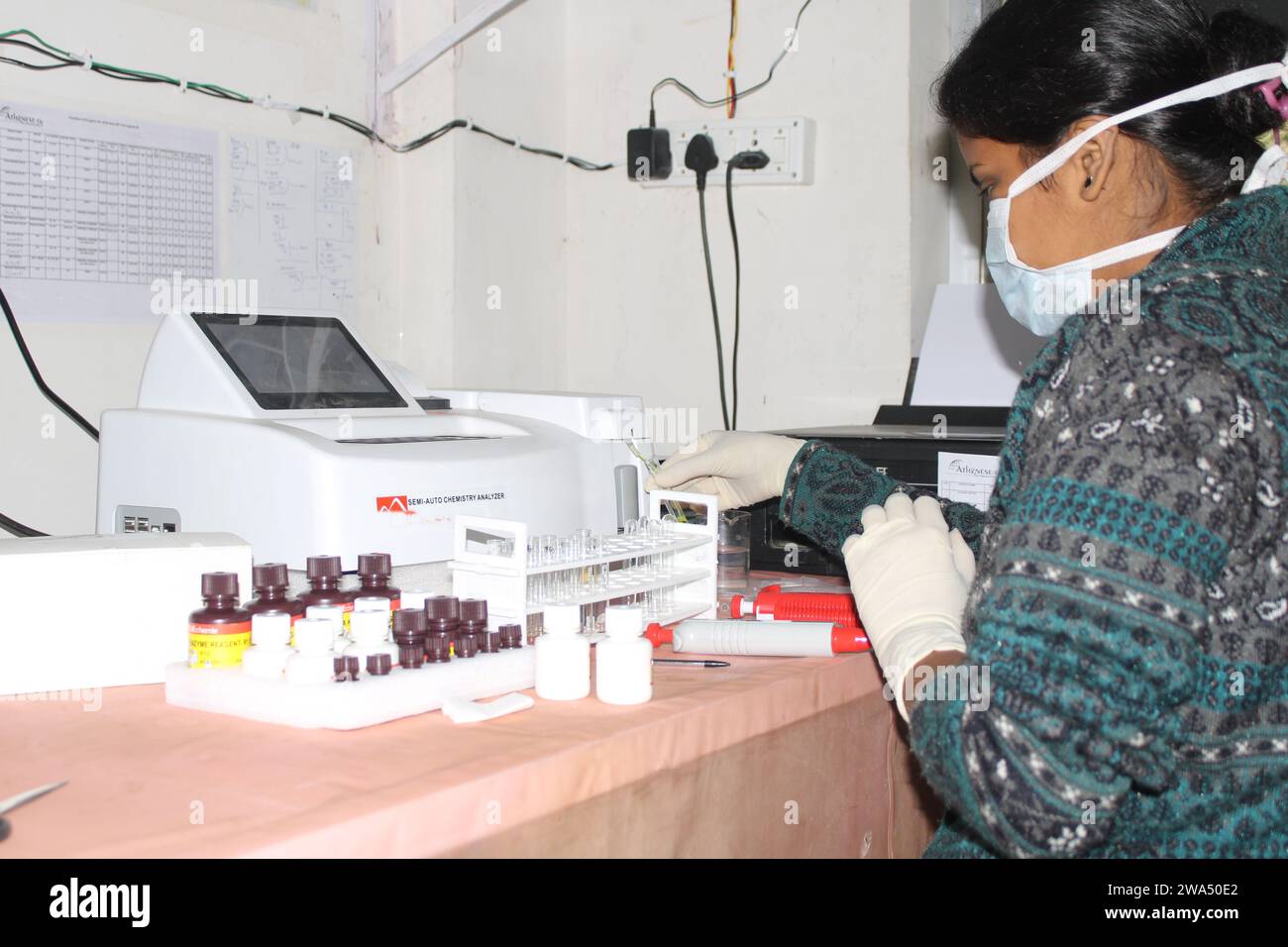 Analyzing test tube samples india hi-res stock photography and images ...