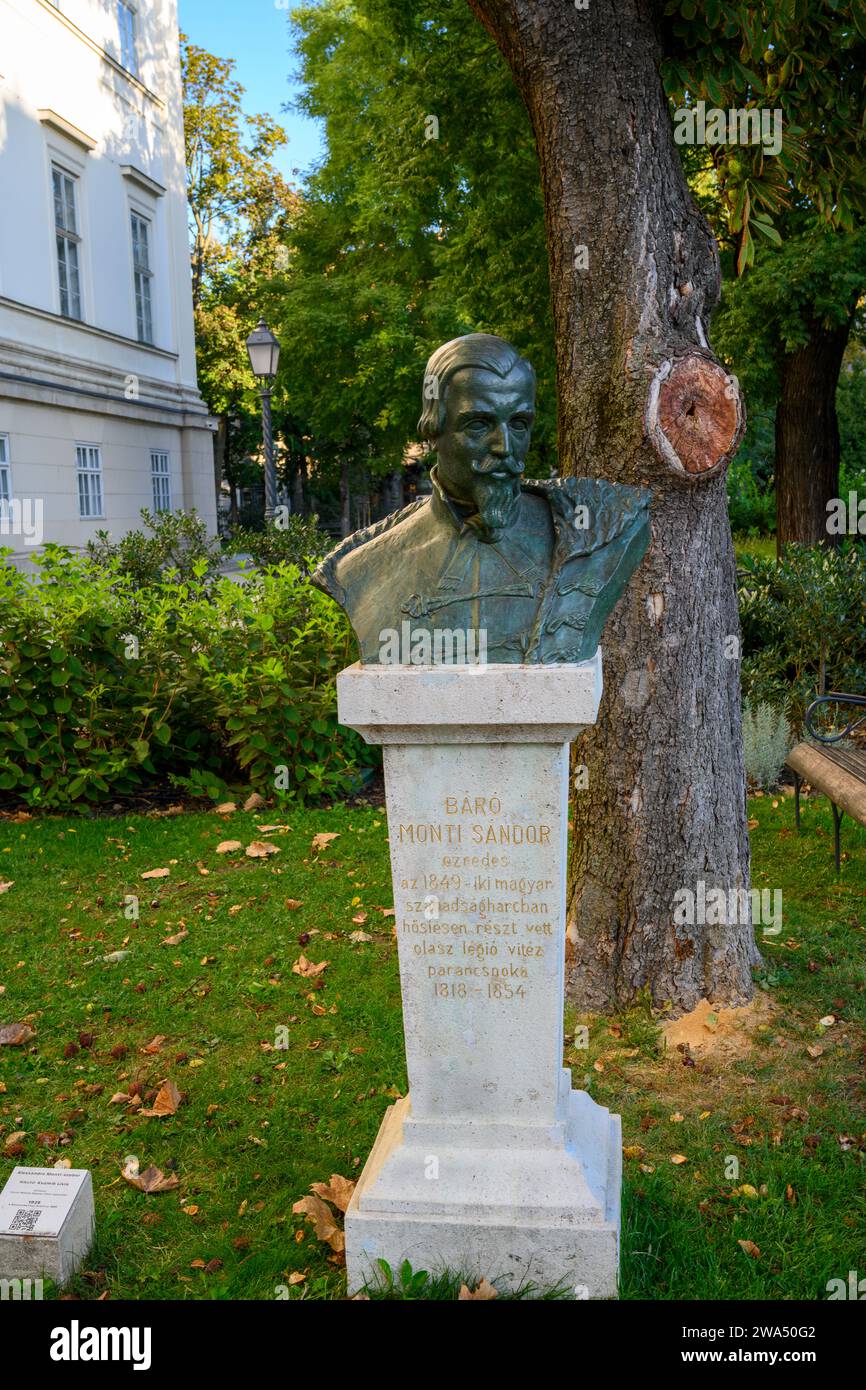 Bust of Baron Alessandro Monti (Monti Sandor) by Livia Kuzmik 1929 in ...