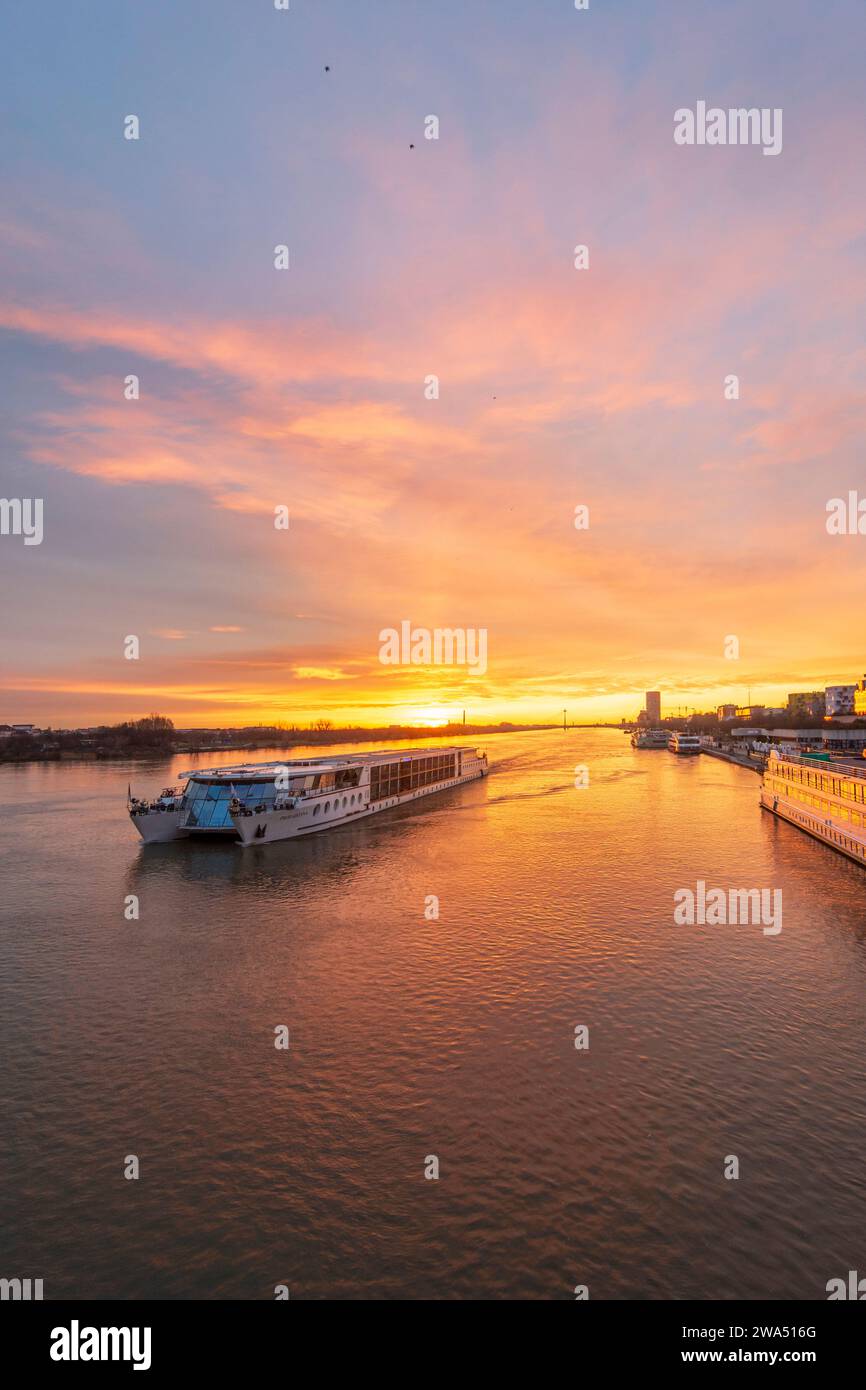 Vienna: river Donau (Danube) at sunrise, cruise ships, jetty, bridge ...