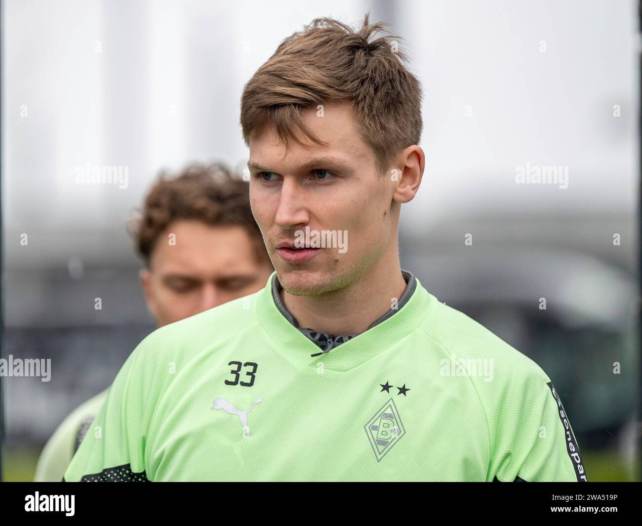 Moritz Nicolas (Borussia Moenchengladbach, #33) kommt zum ersten ...
