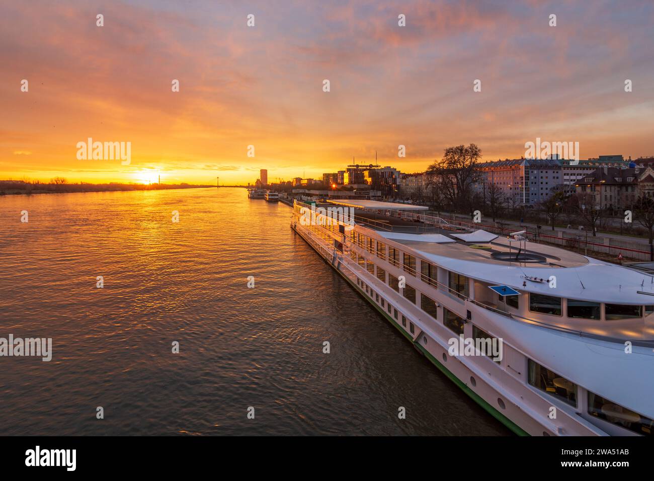 Vienna: river Donau (Danube) at sunrise, cruise ships, jetty, bridge ...