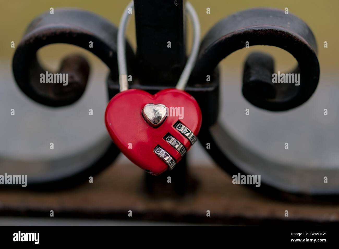 Lovelock red heart shaped with silver combination lock set to lucky ...