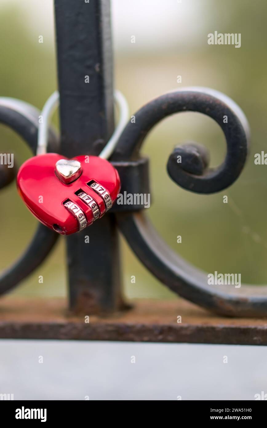 Lovelock red heart shaped with silver combination lock set to lucky ...