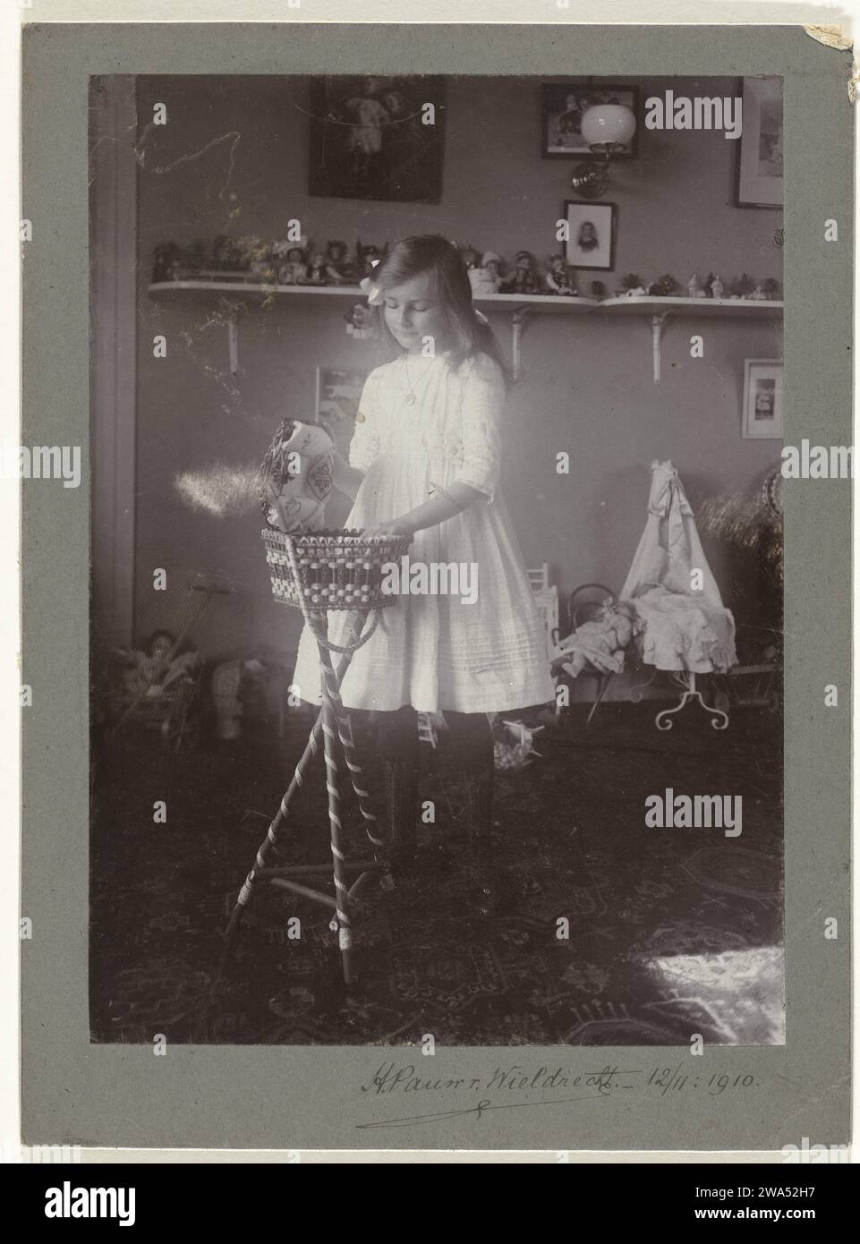 Portrait of Sacha, the oldest daughter of the photographer, in a room ...
