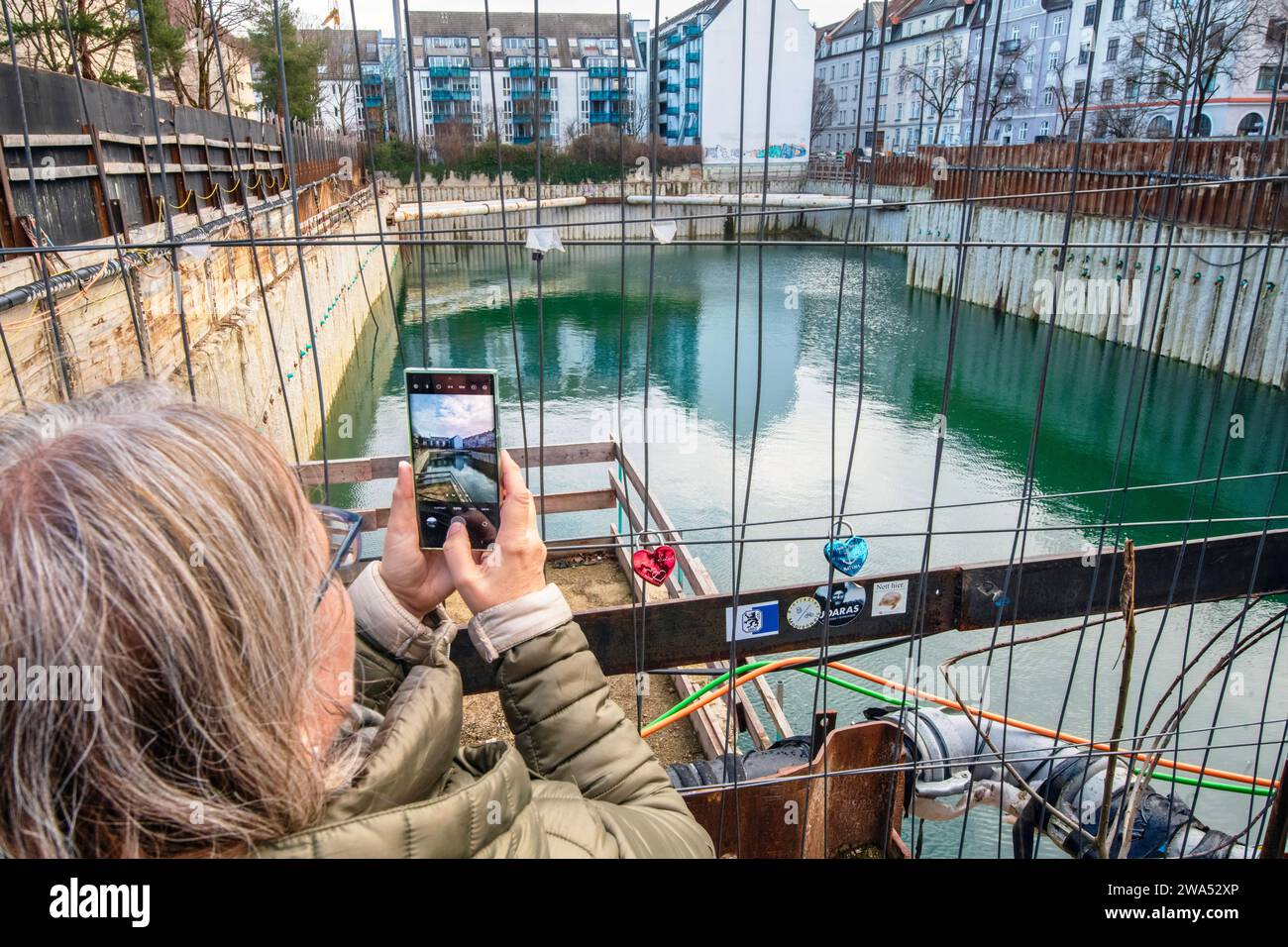 Sendlinger Loch, berühmt-berüchtigte Baugrube, verwaistes Bauprojekt ...