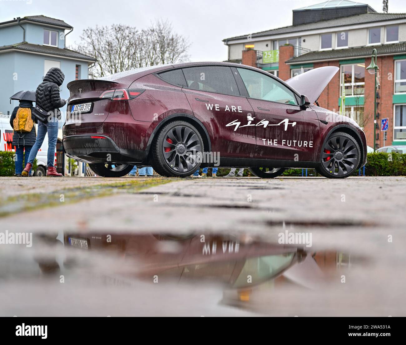 02 January 2024, Brandenburg, Grünheide: A Tesla Model Y electric ...