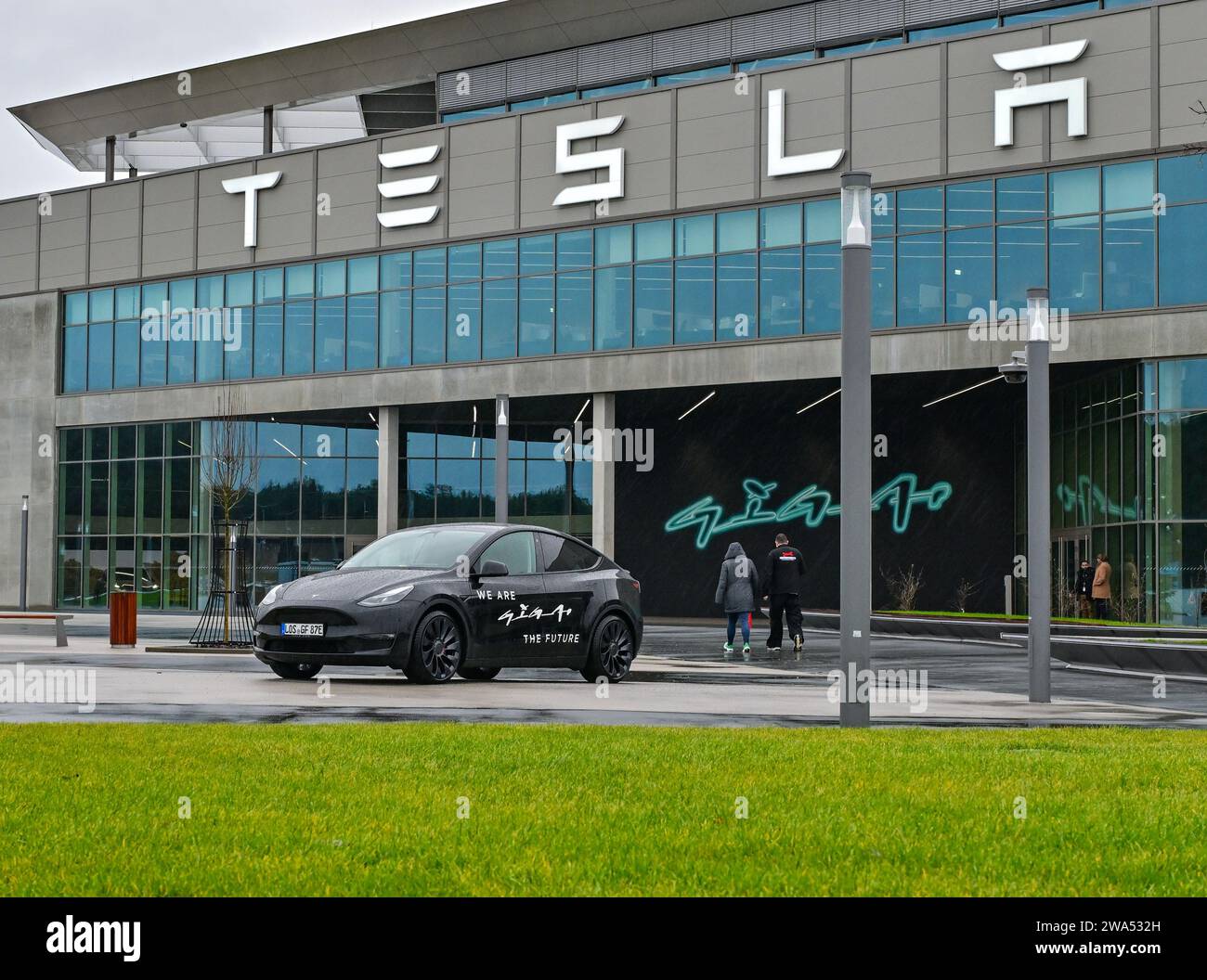 02 January 2024, Brandenburg, Grünheide: A Tesla Model Y electric ...