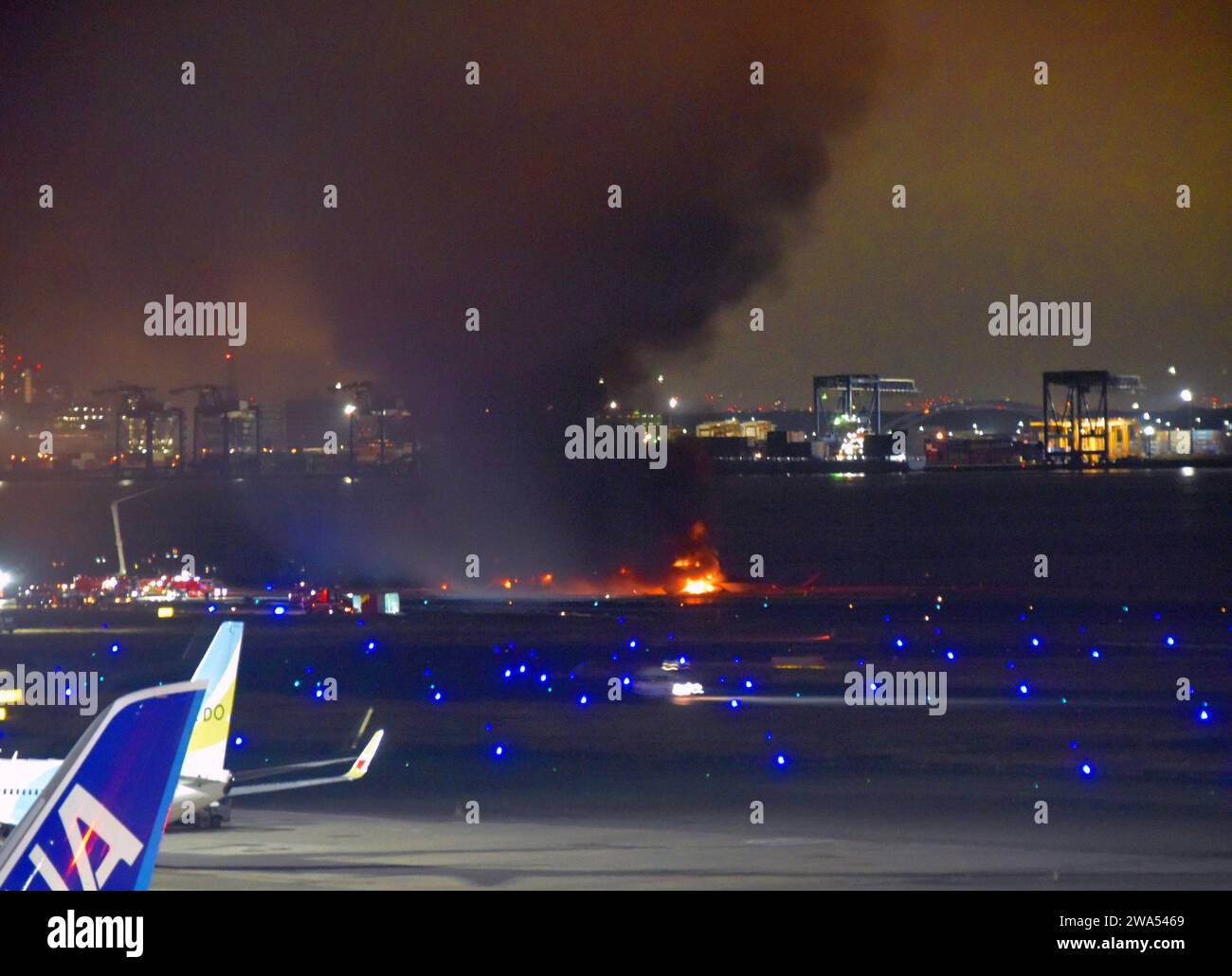 Japan coast guard tokyo plane hi-res stock photography and images - Alamy