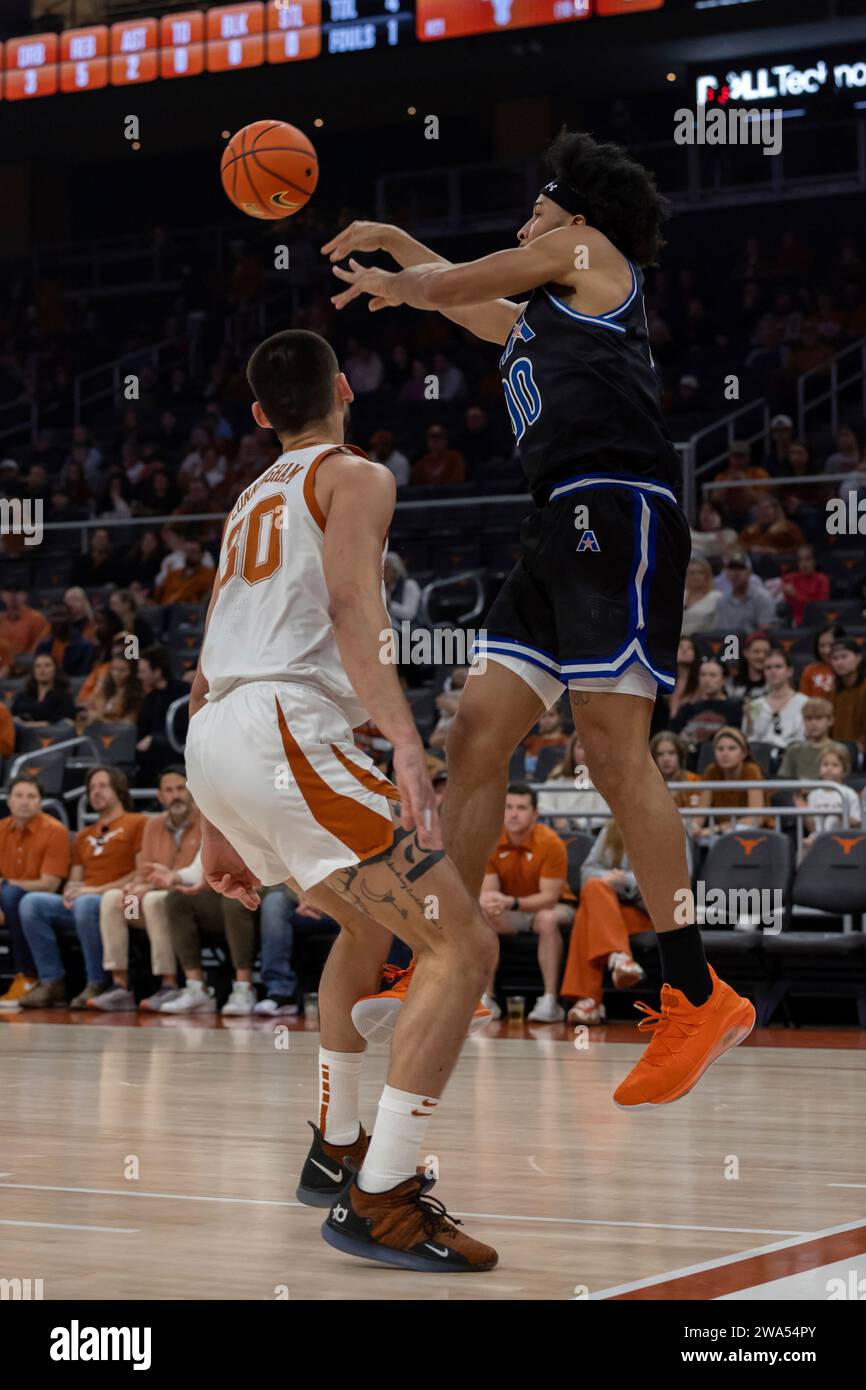 AUSTIN, TX - JANUARY 01: Texas-Arlington Mavericks guard Aaron Cash (00 ...