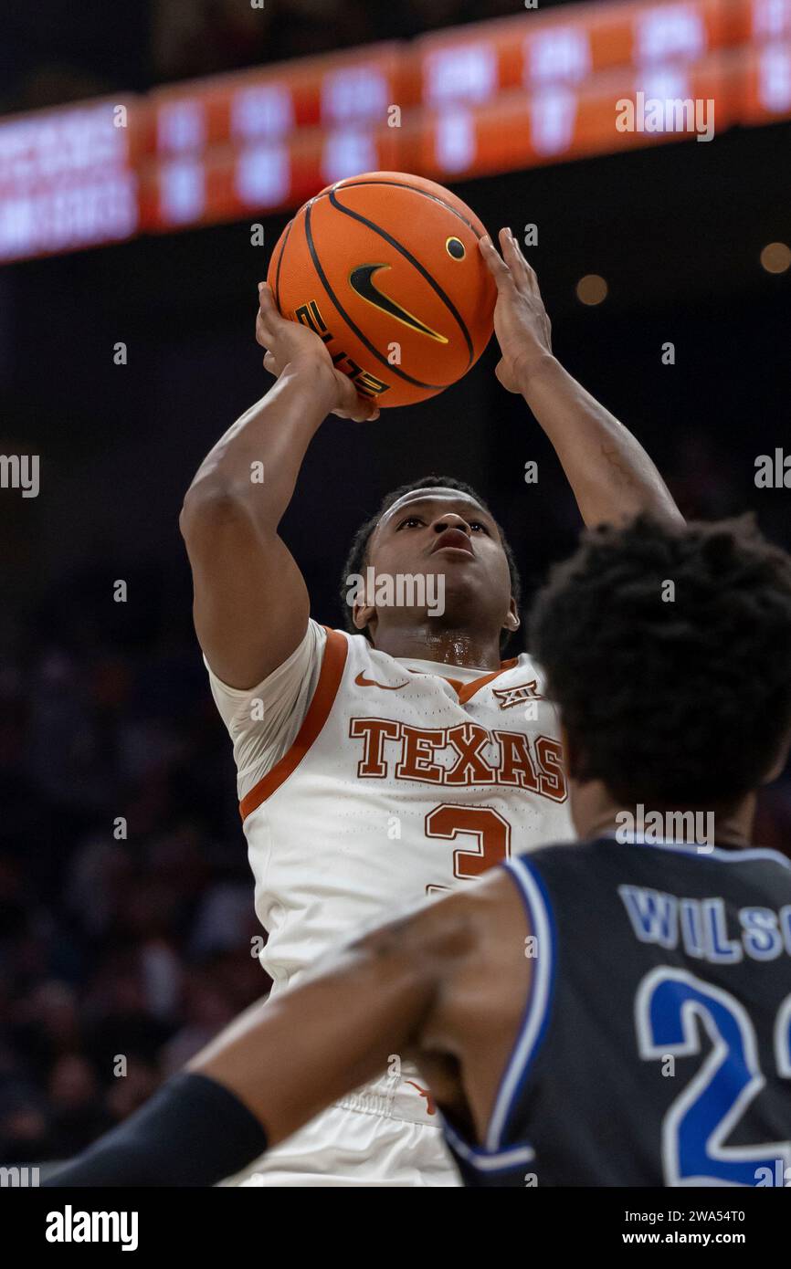 AUSTIN, TX - JANUARY 01: Texas Longhorns guard Max Abmas (3) takes a ...