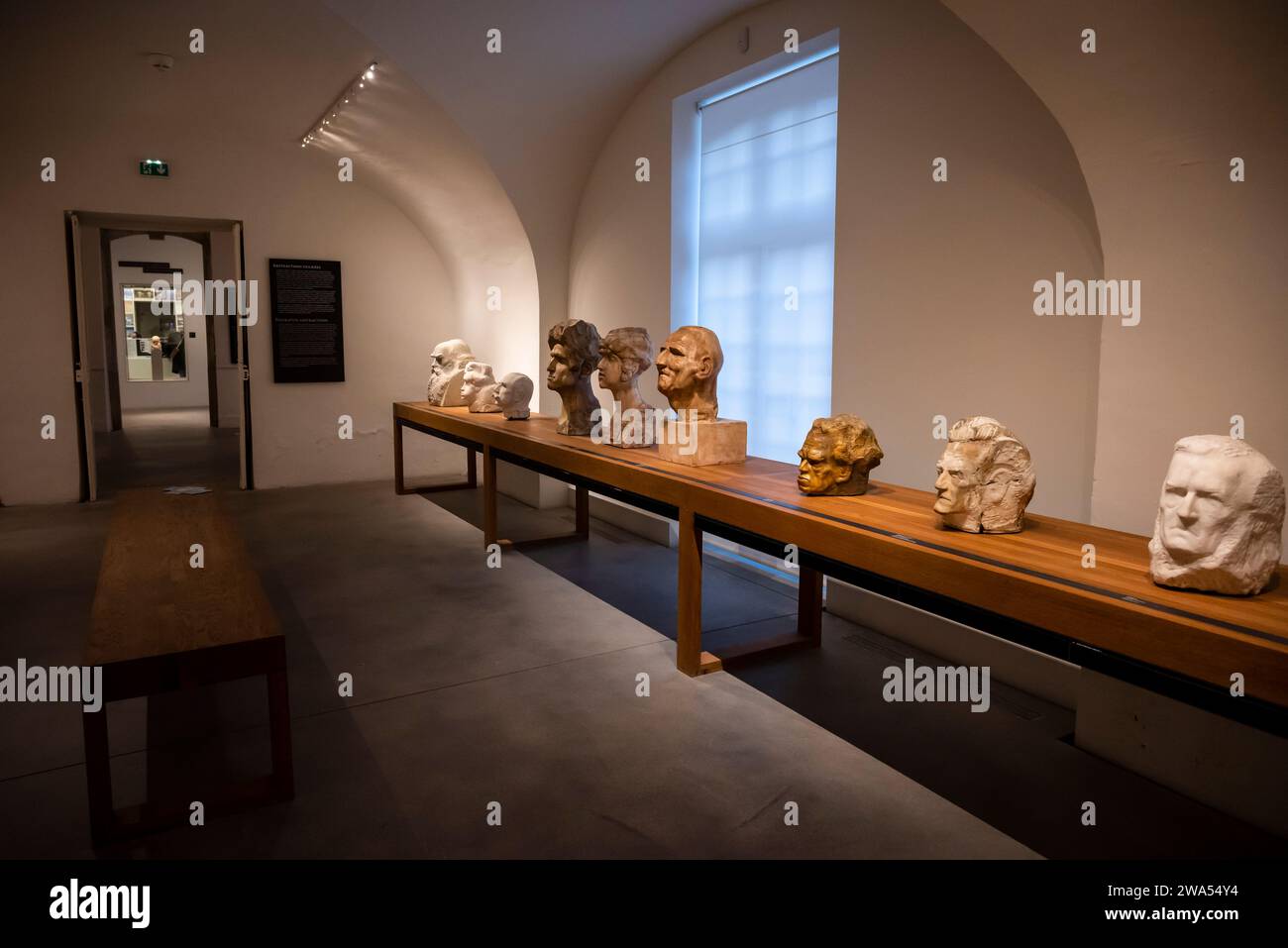 Bust sculptures hi-res stock photography and images - Alamy