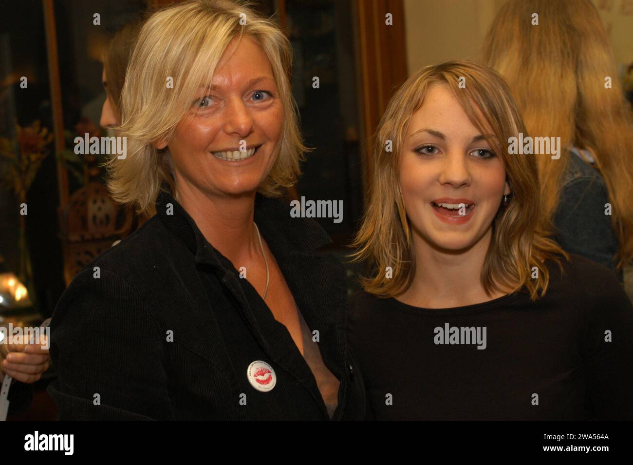 Das jahr der ersten kuesse hi-res stock photography and images - Alamy