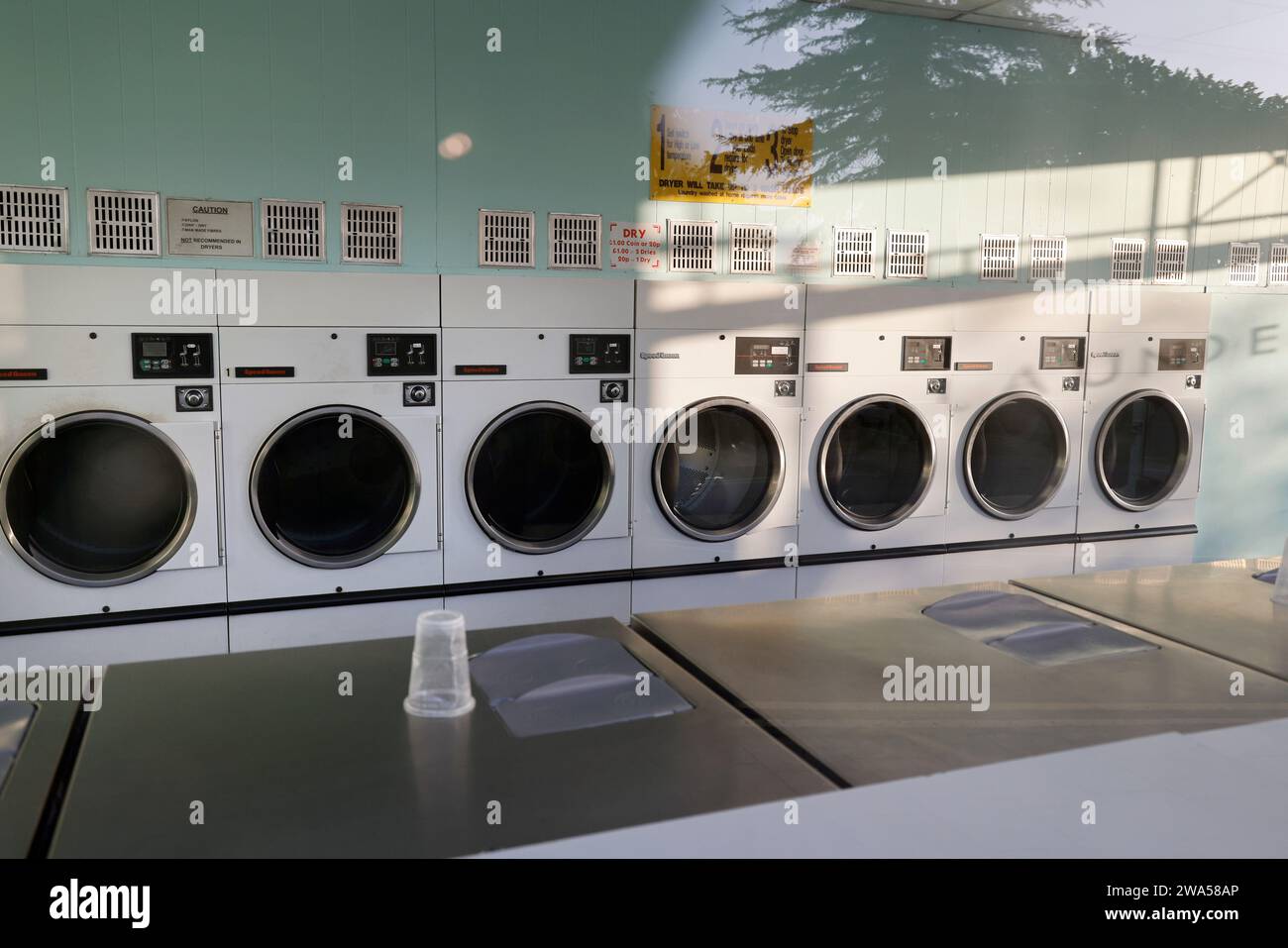 Best looking launderette hi-res stock photography and images - Alamy