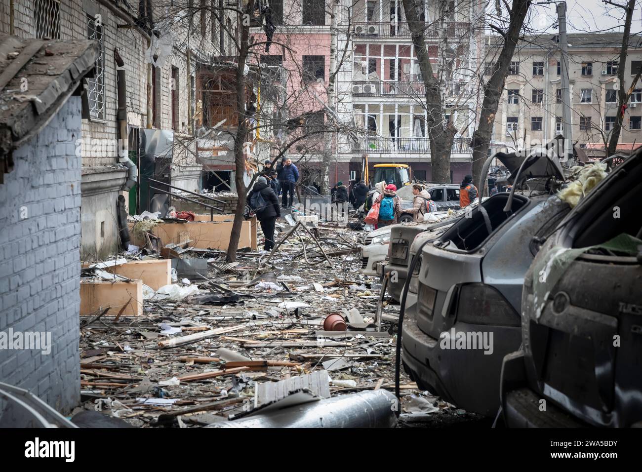 Several S-300 and Kinžál missiles landed in the center of Kharkiv early ...