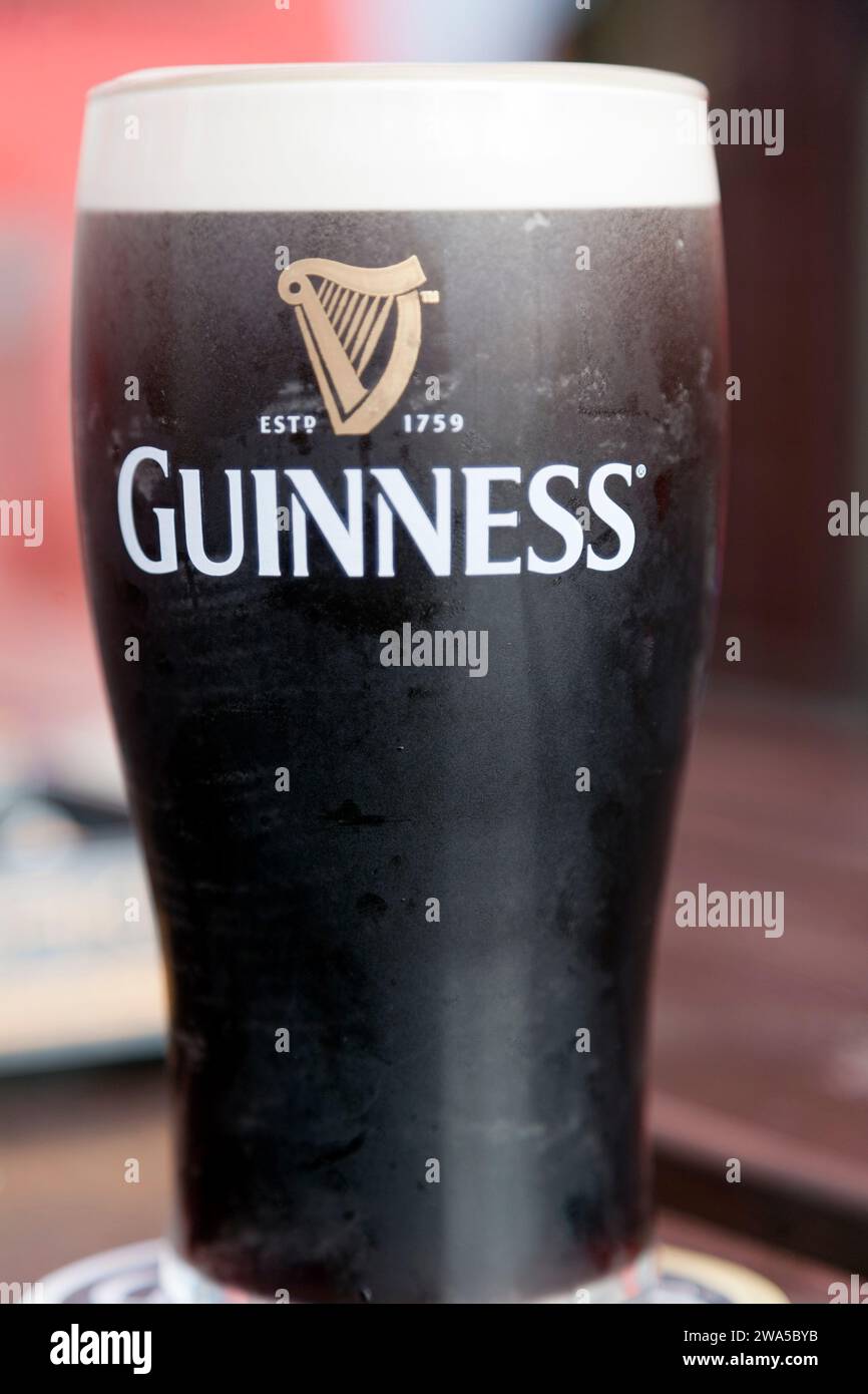 Pint of guinness ireland hi-res stock photography and images - Alamy