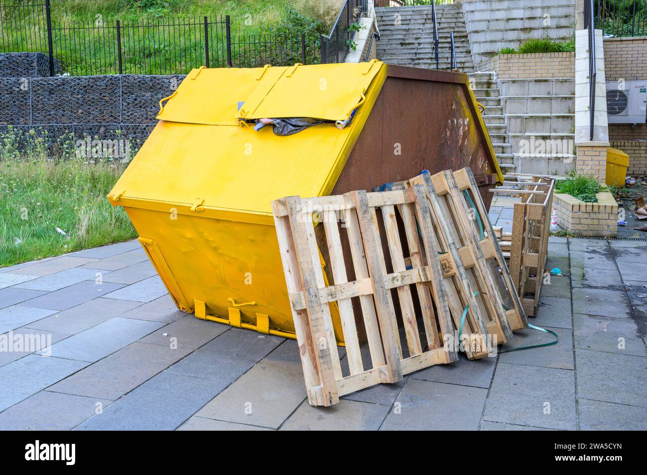 Environmental and waste management hi-res stock photography and images ...