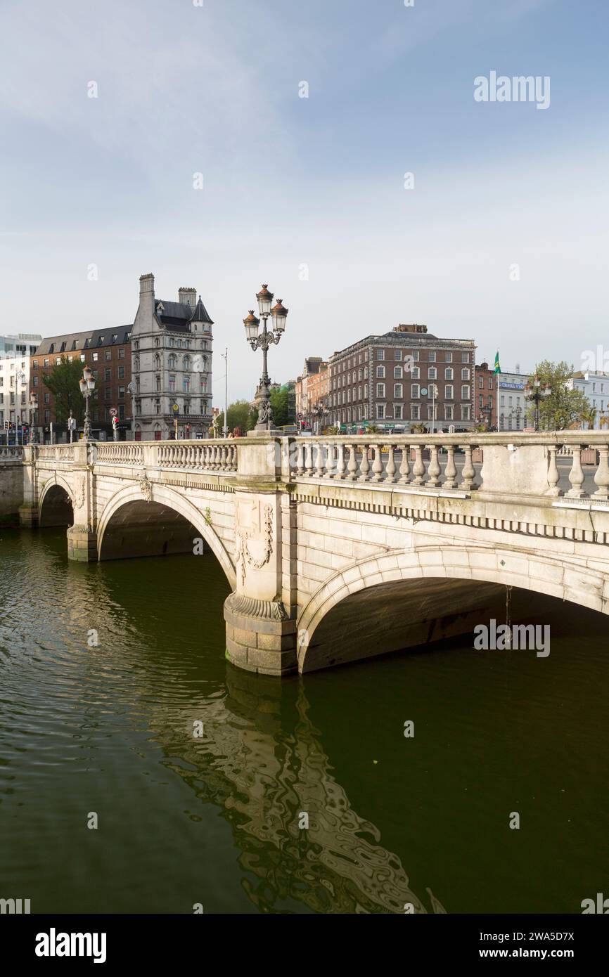 Oconnel street bridge hi-res stock photography and images - Alamy