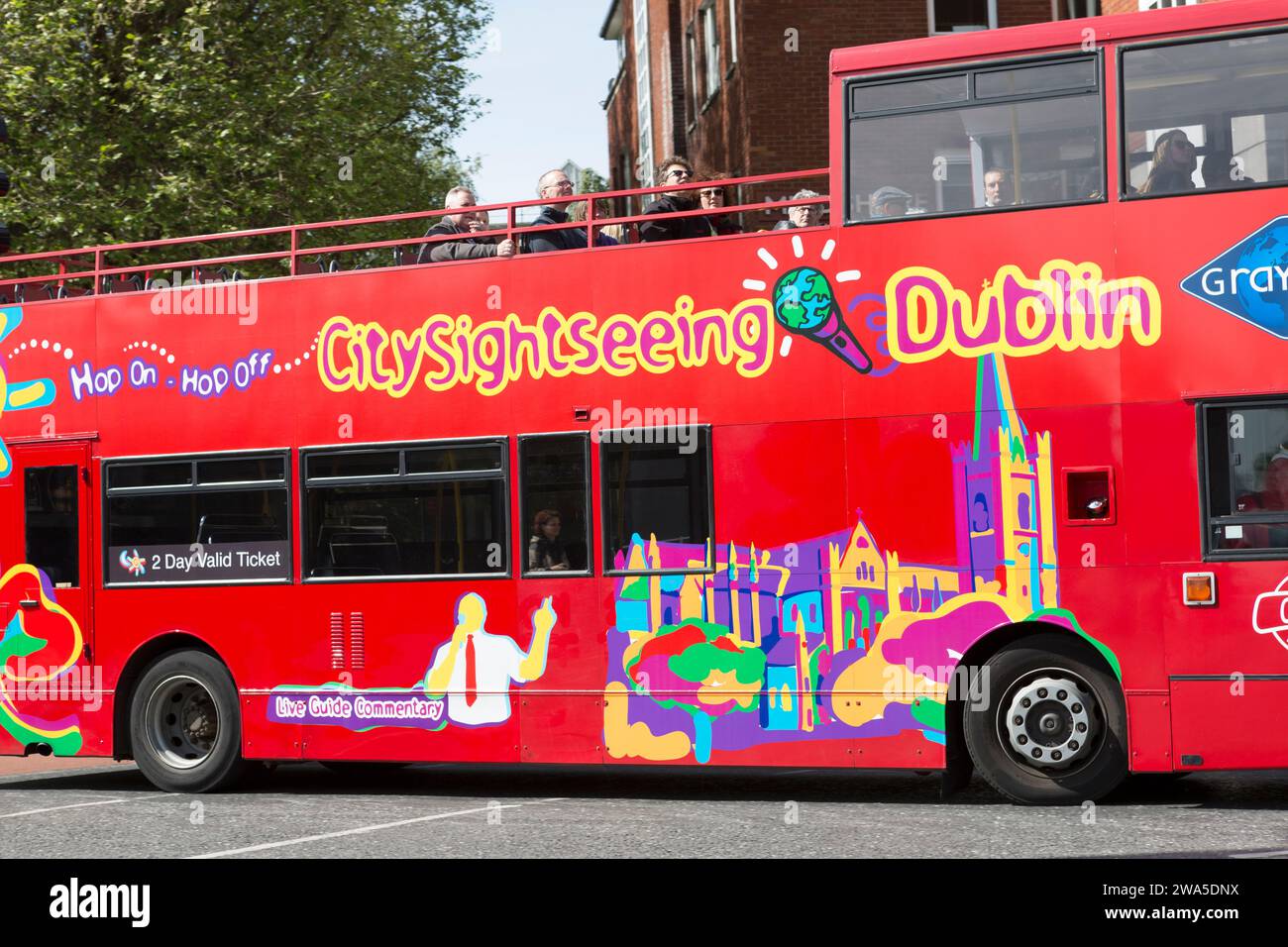 Ireland, Dublin, open top sightseeing bus Stock Photo - Alamy