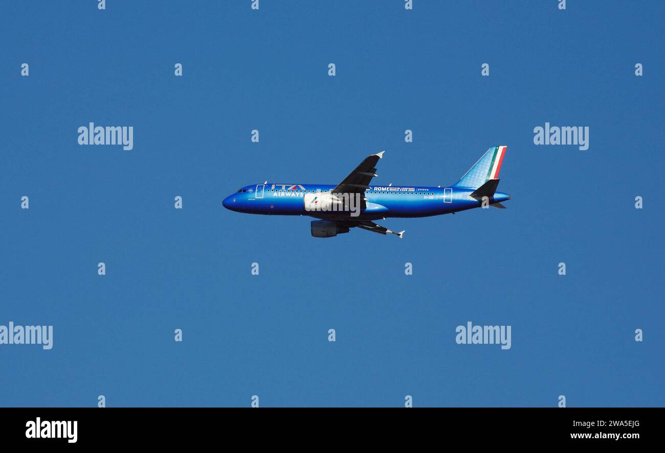 Ita airways hi-res stock photography and images - Alamy