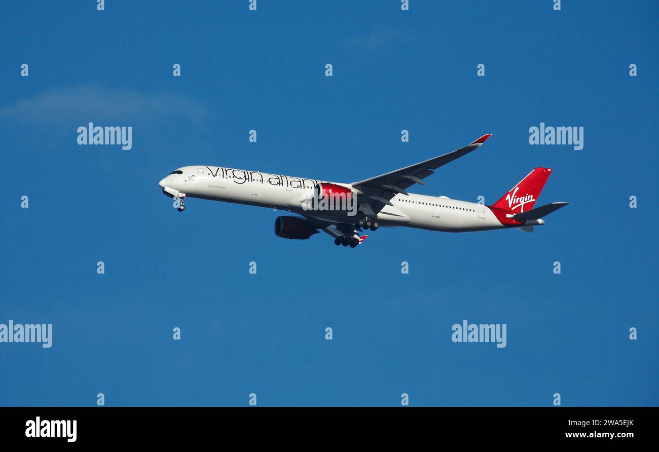 Virgin Atlantic Airbus A350-1000 G-VPRD Flying over Southwest London ...