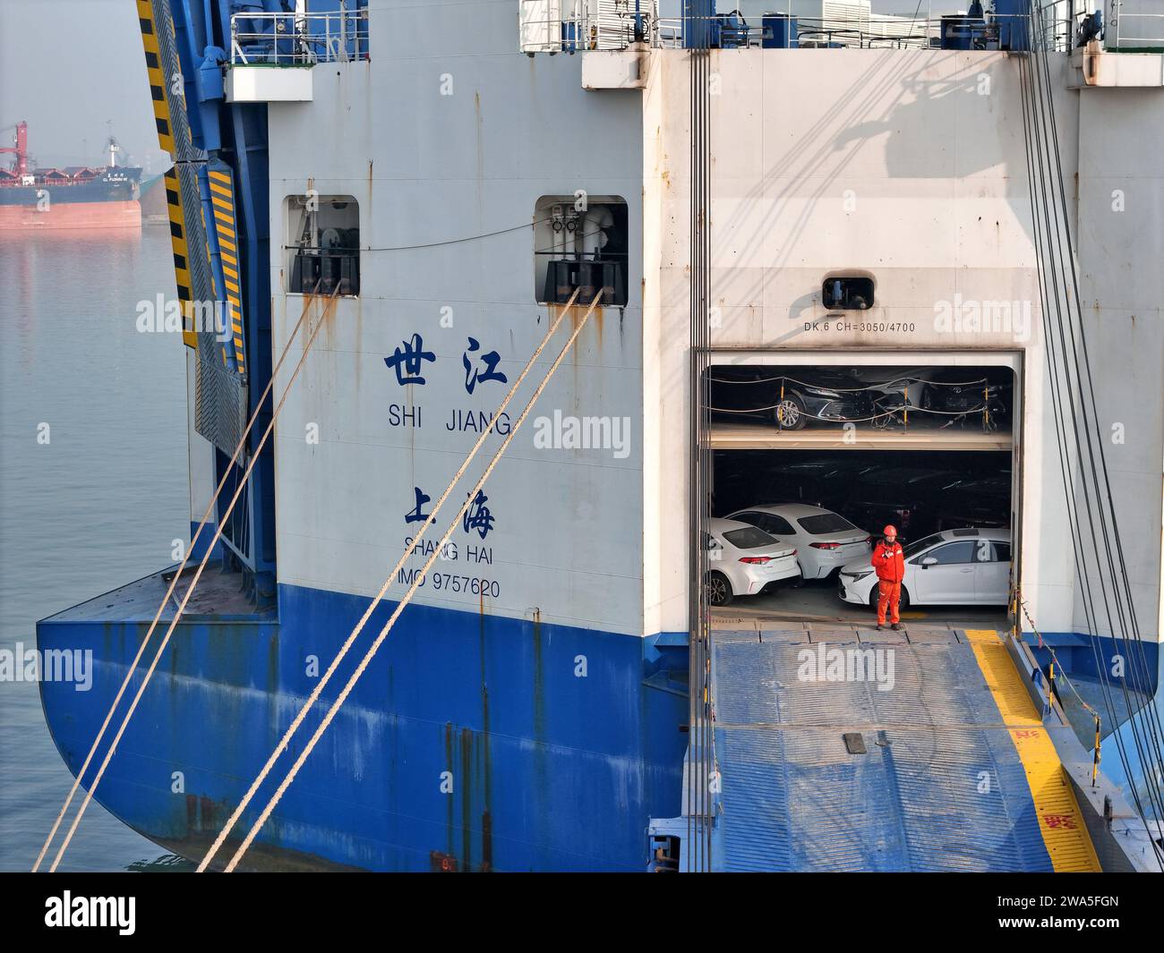 Car carriers hi-res stock photography and images - Alamy