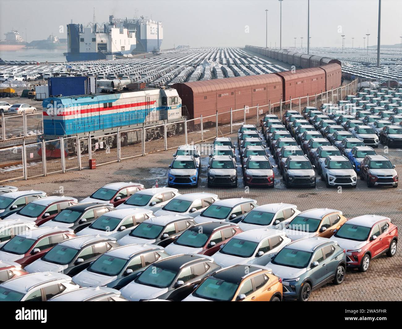 YANTAI, CHINA - JANUARY 2, 2024 - A freight train pulls into the car ...
