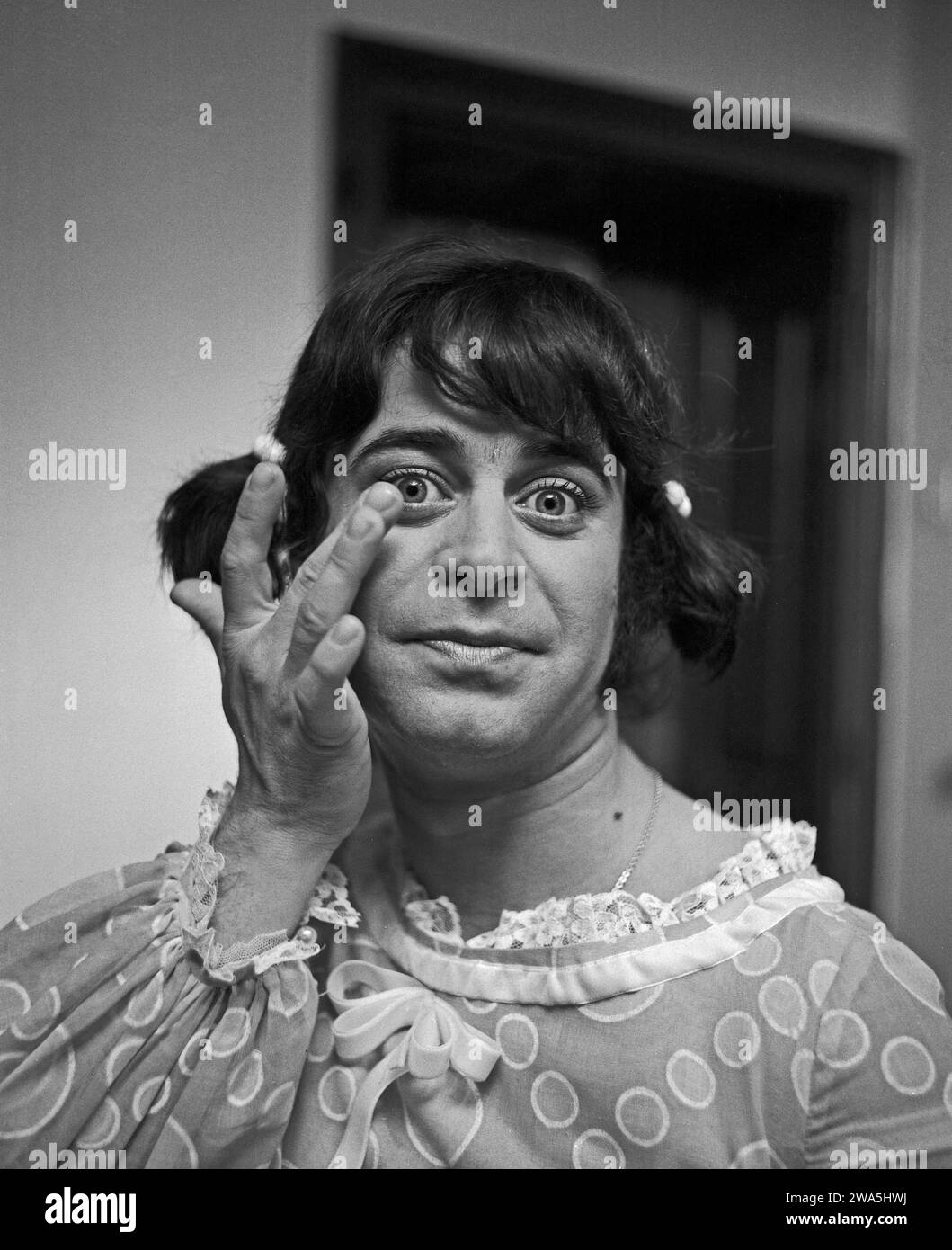 Mädchen im kleid hi-res stock photography and images - Alamy