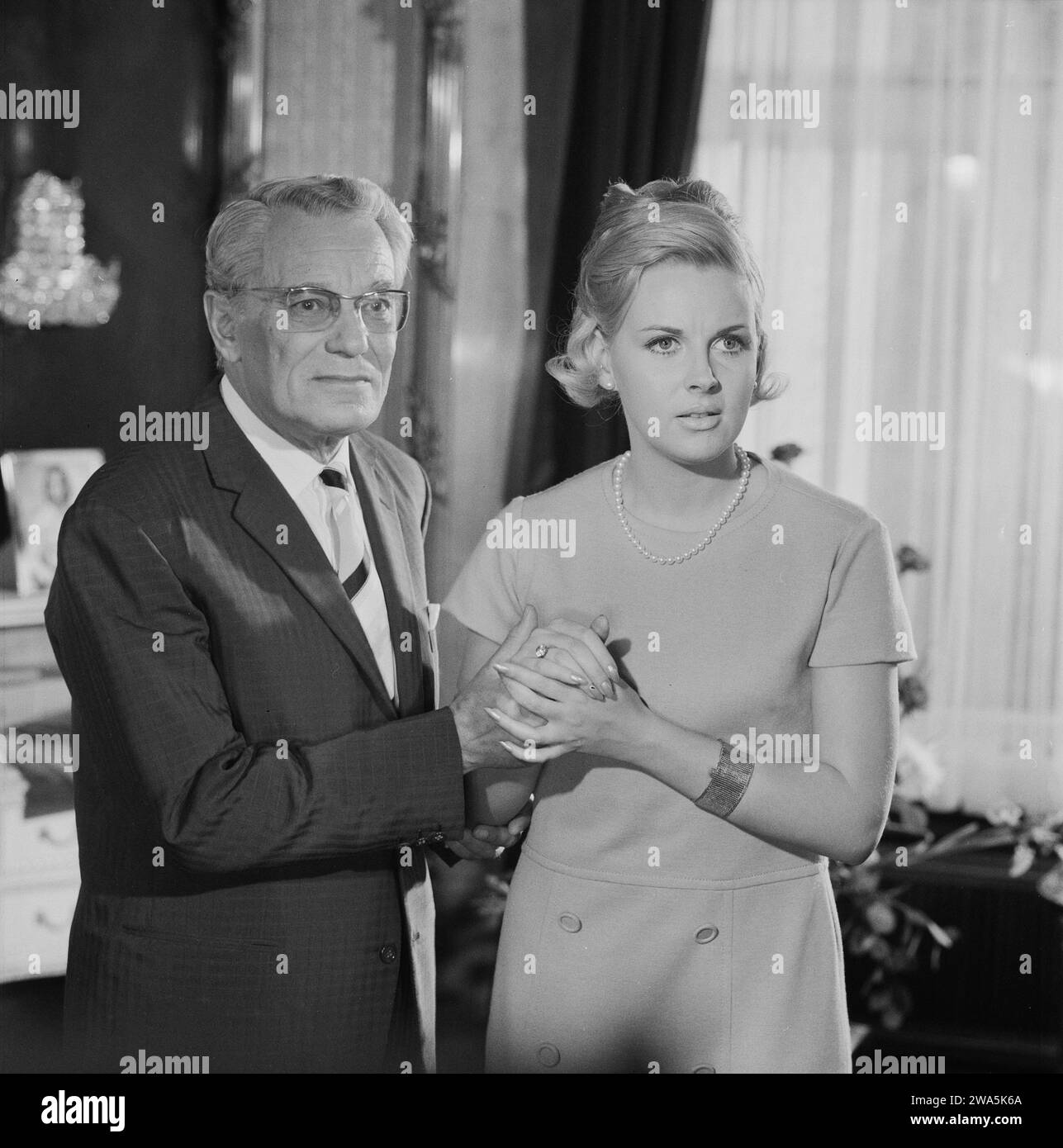 Heftromanvorlage hi-res stock photography and images - Alamy