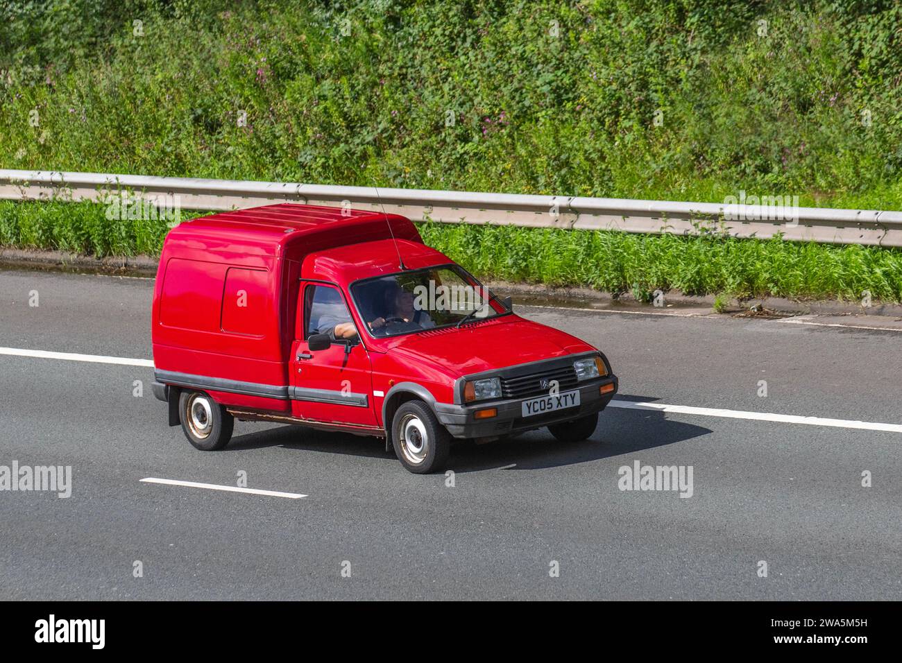 1 9 litre diesel powerplant hi-res stock photography and images - Alamy