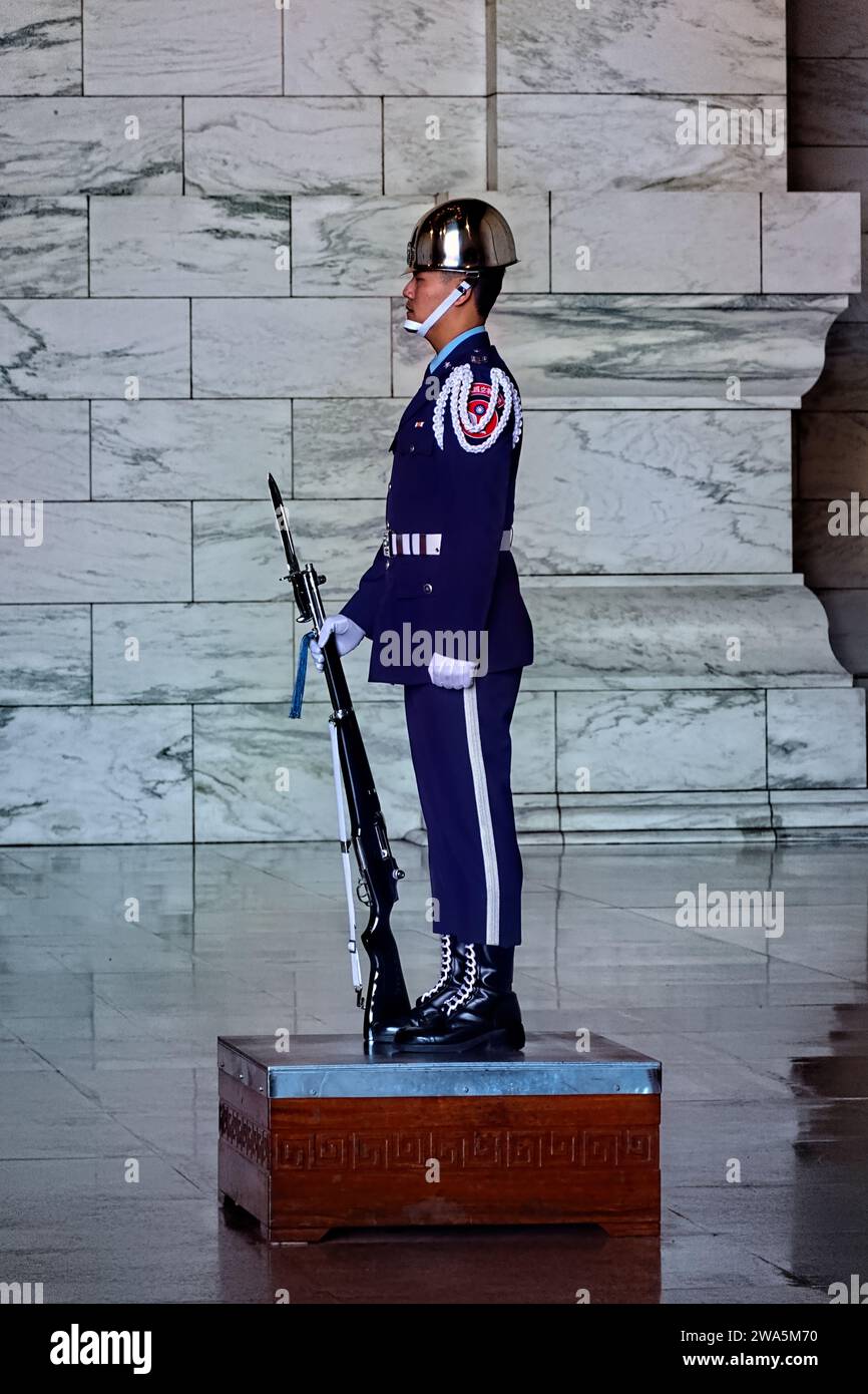 Changing of the guard at Chiang Kai-shek Memorial Hall, Taipei, Taiwan ...