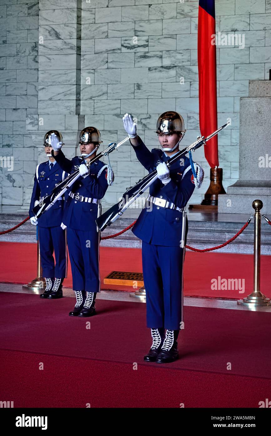 Changing of the guard at Chiang Kai-shek Memorial Hall, Taipei, Taiwan Stock Photo - Alamy
