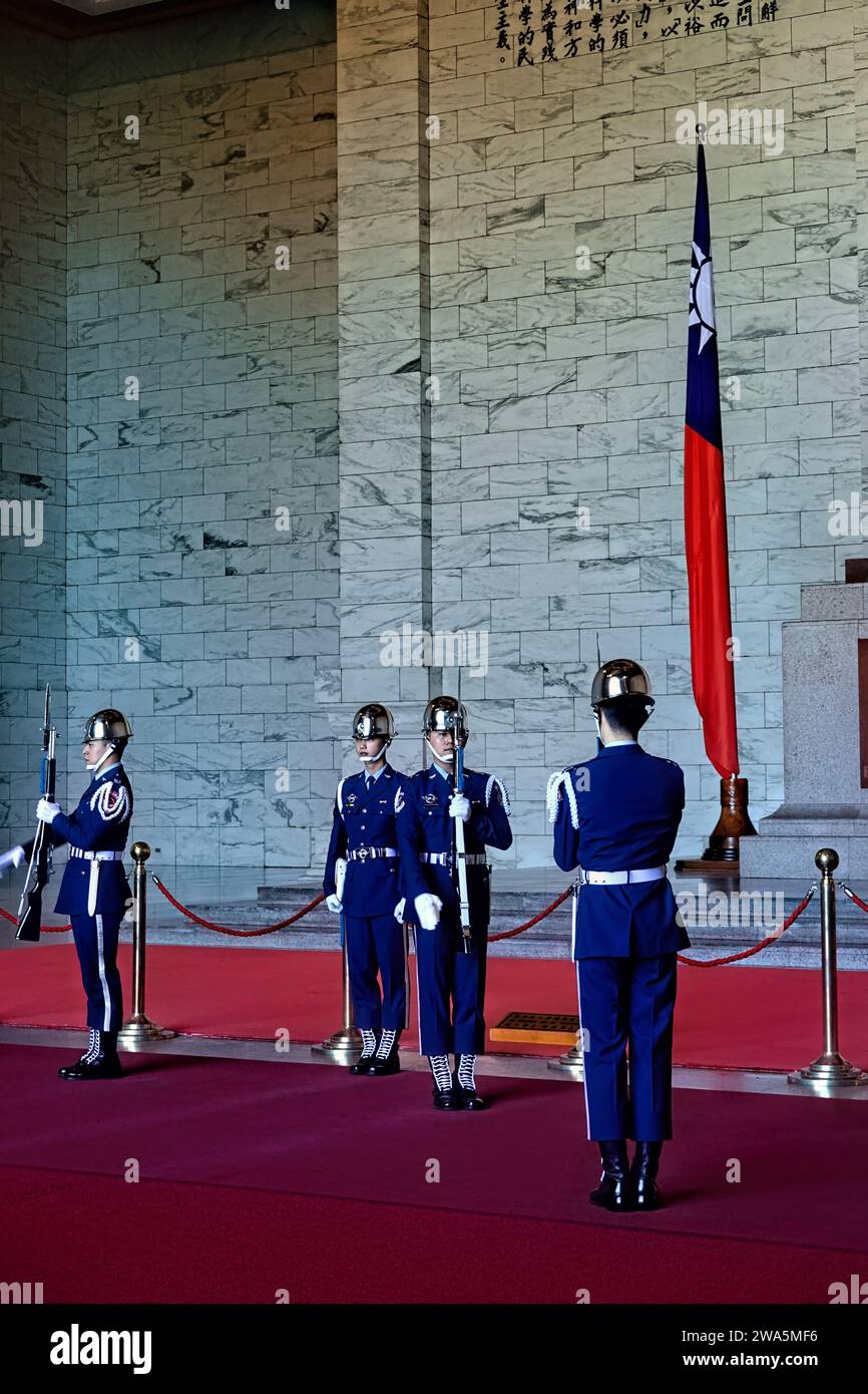 Changing of the guard at Chiang Kai-shek Memorial Hall, Taipei, Taiwan Stock Photo - Alamy