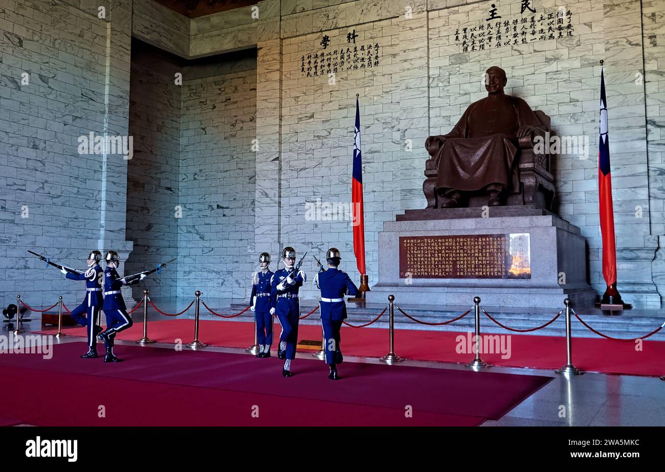 Changing of the guard at Chiang Kai-shek Memorial Hall, Taipei, Taiwan ...