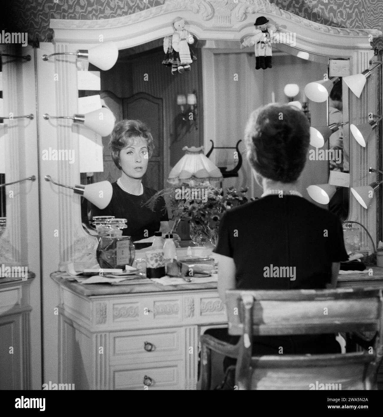 Julien duvivier danielle darrieux hi-res stock photography and images ...