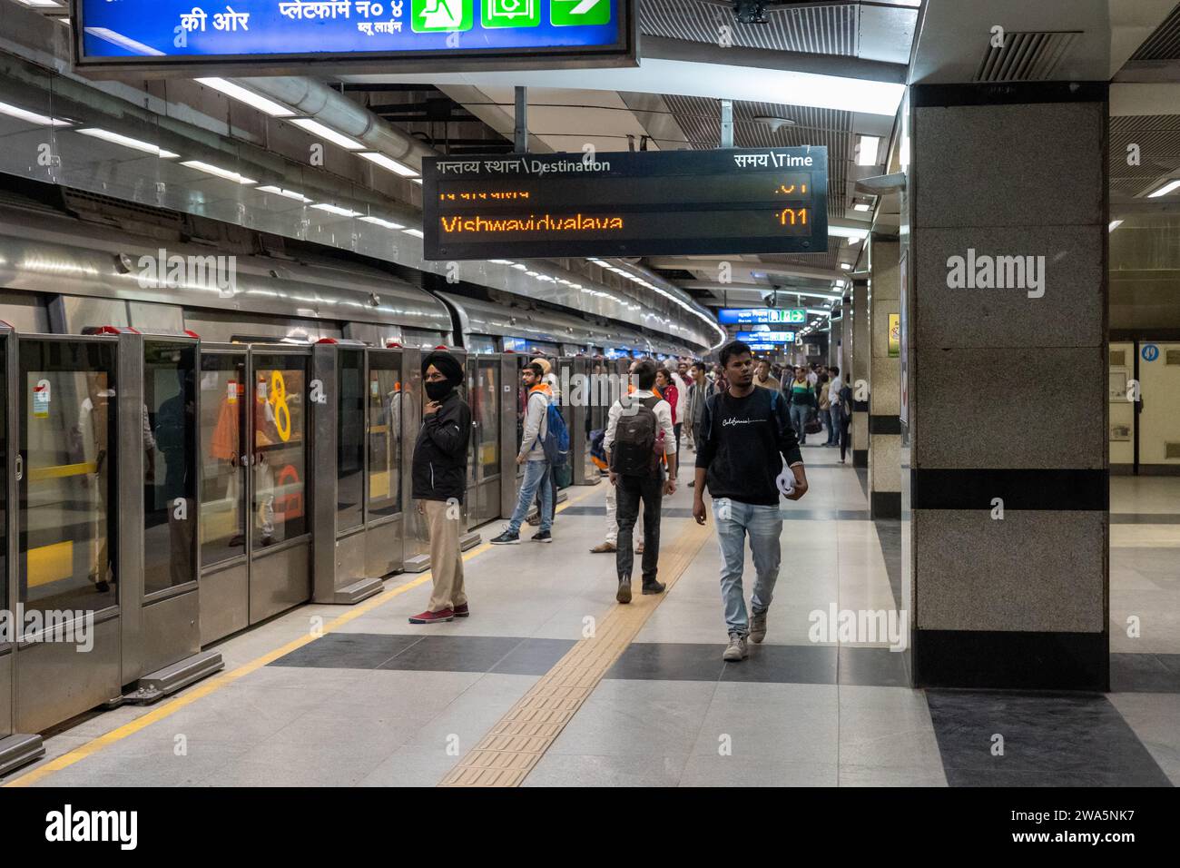 India delhi metro train interior hi-res stock photography and images ...