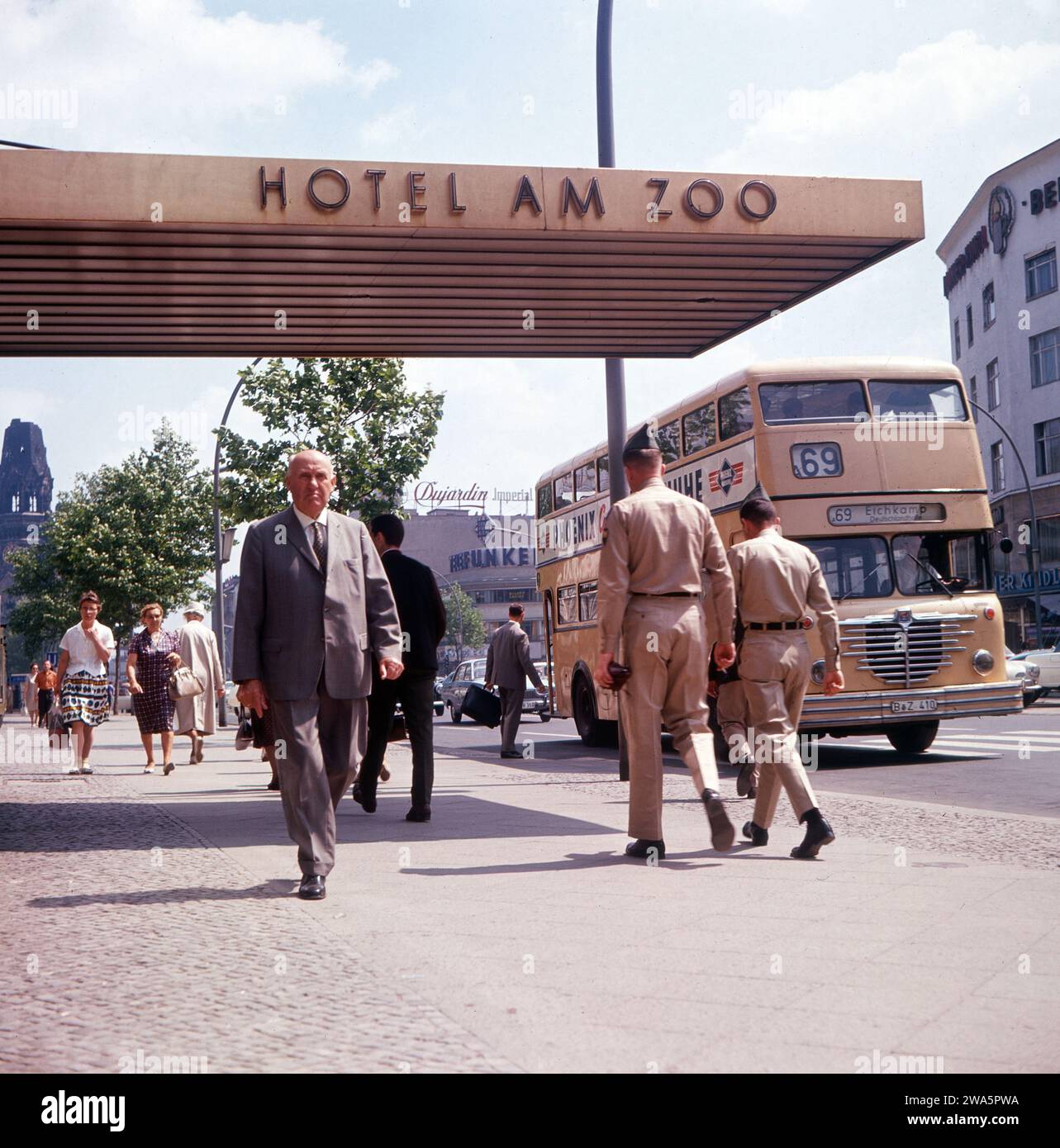 Zum bus hi-res stock photography and images - Alamy