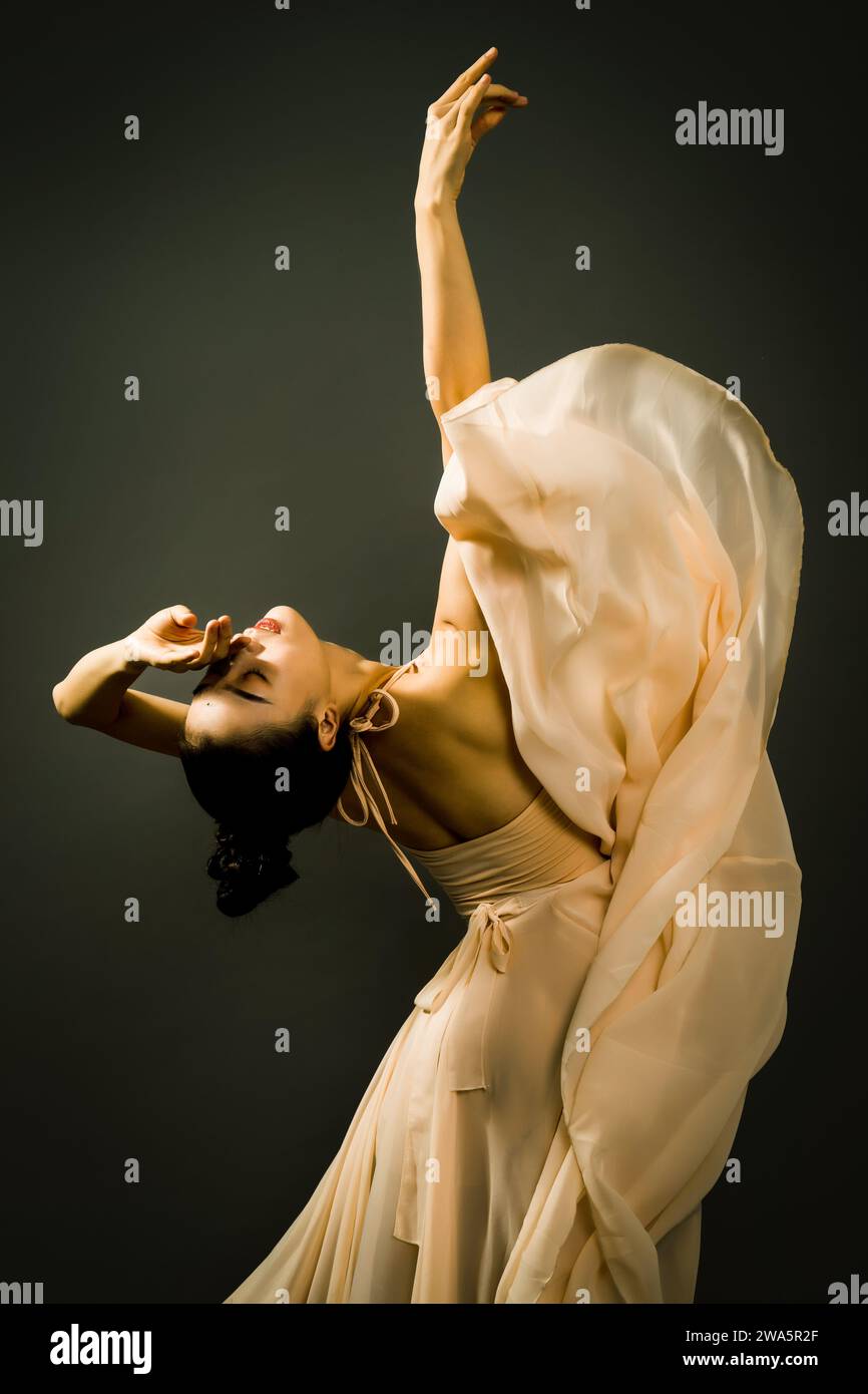 Ballet dancer with beautiful poses, Asian dancers dancing ballet ...