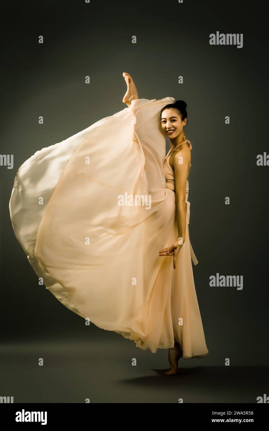 Ballet dancer with beautiful poses, Asian dancers dancing ballet ...