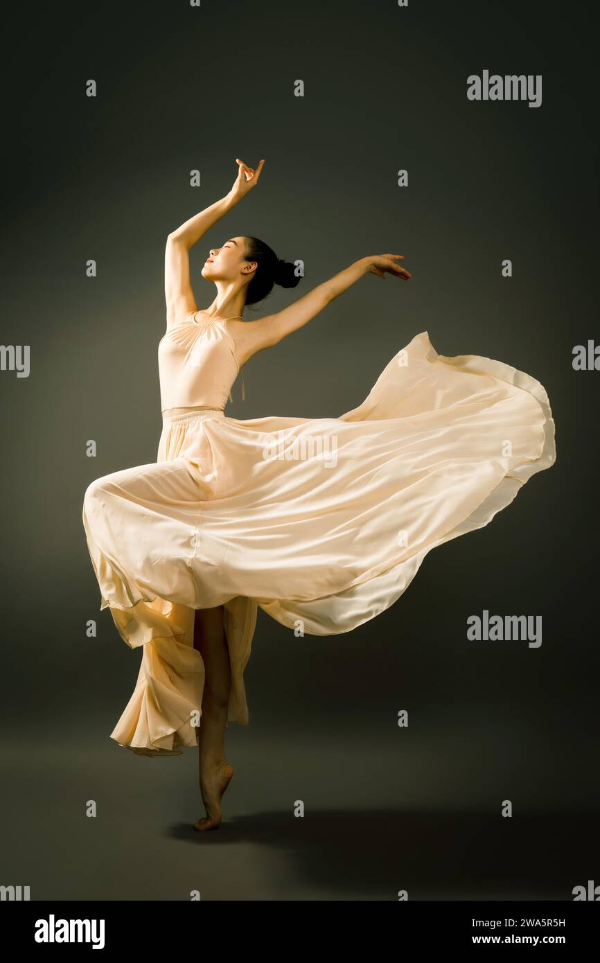 Ballet dancer with beautiful poses, Asian dancers dancing ballet ...