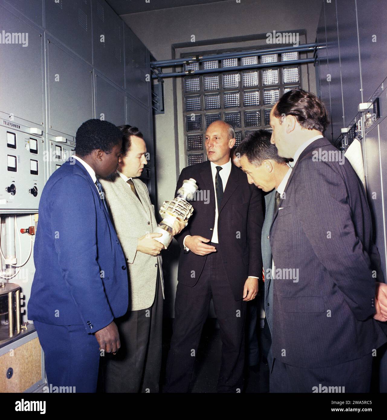 Besuch und Führung einer Delegation aus Gabun durch das Werk der ...