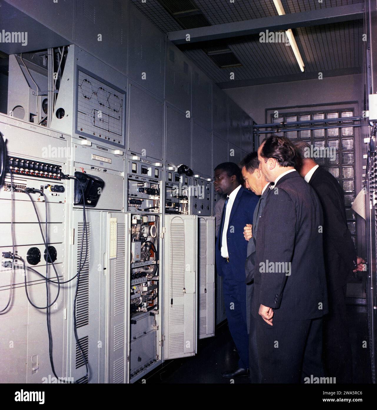 Besuch und Führung einer Delegation aus Gabun durch das Werk der ...