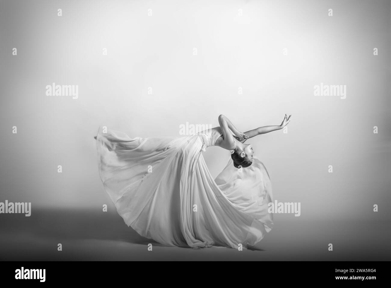 Ballet dancer with beautiful poses, Asian dancers dancing ballet ...