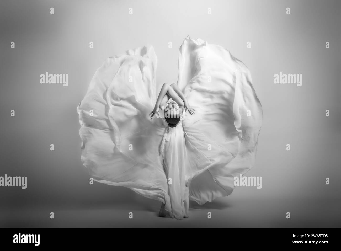 Ballet dancer with beautiful poses, Asian dancers dancing ballet ...