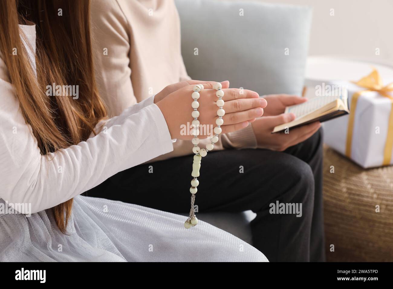 Muslim children praying hi-res stock photography and images - Alamy