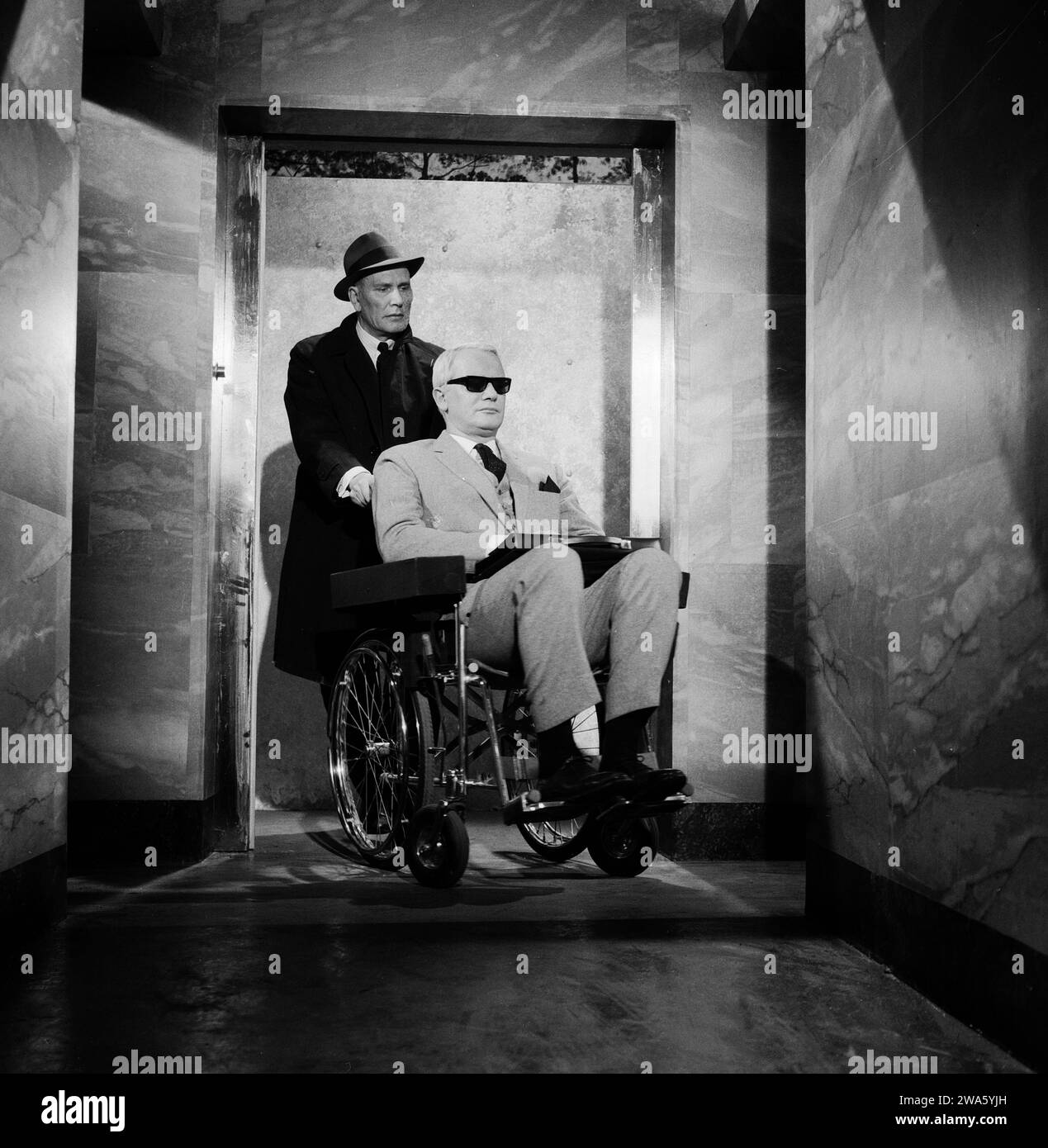 Wartezimmer zum Jenseits, Kriminalfilm nach dem Roman "Mission to Siena ...