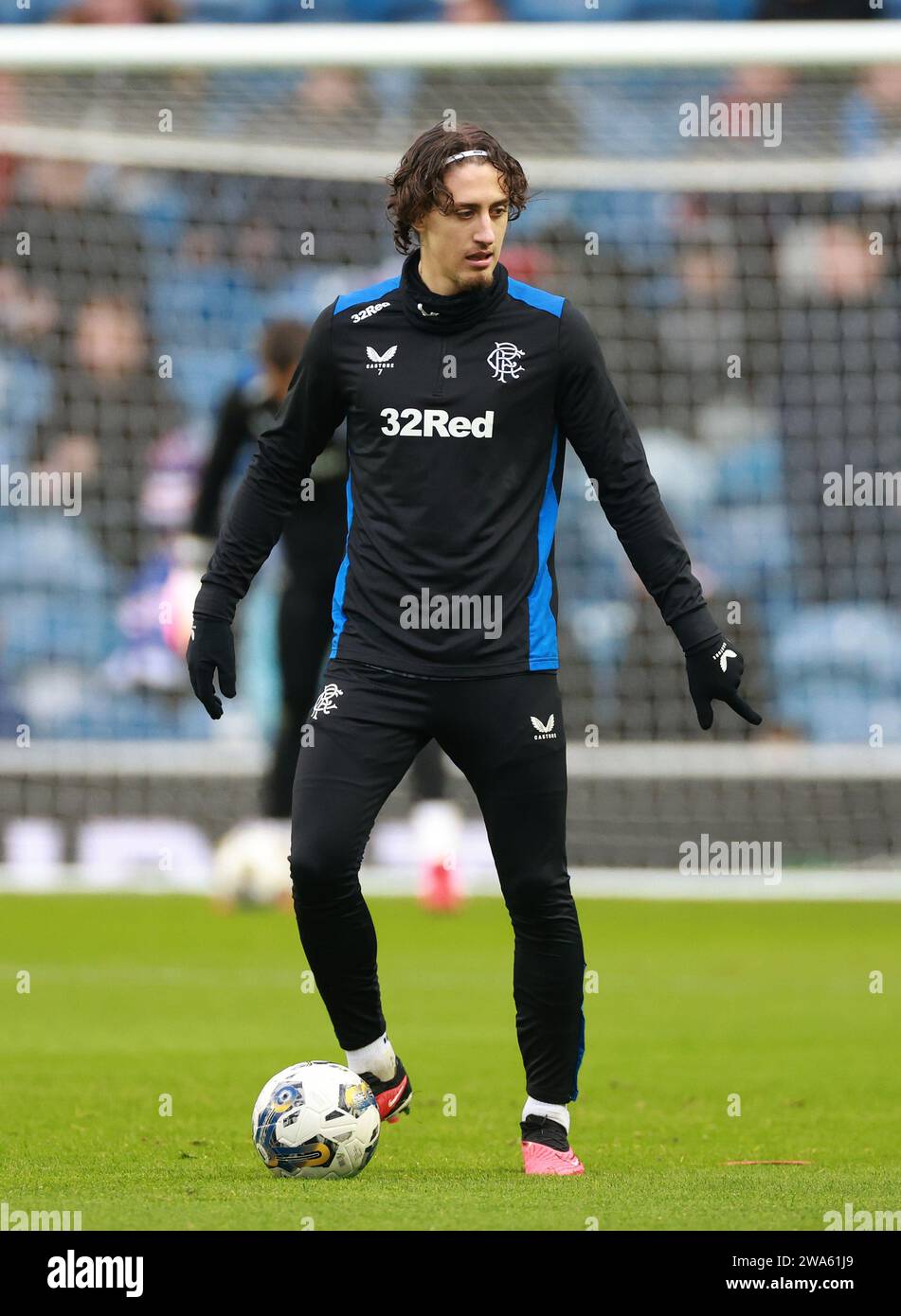 New Rangers signing Fabio Silva warming up before the cinch Premiership ...