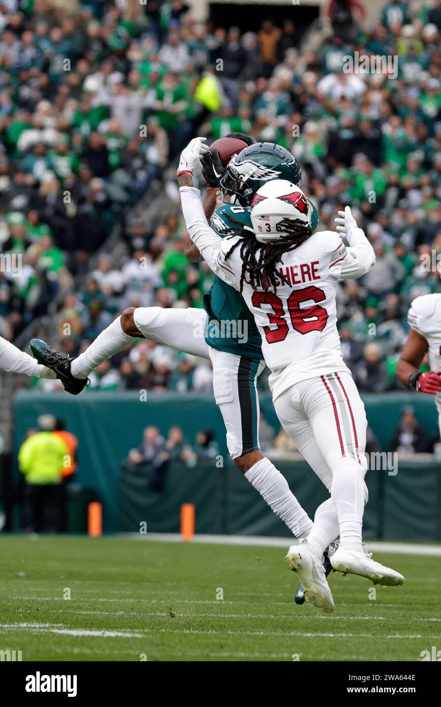 Philadelphia Eagles wide receiver DeVonta Smith (6) makes a catch for a ...